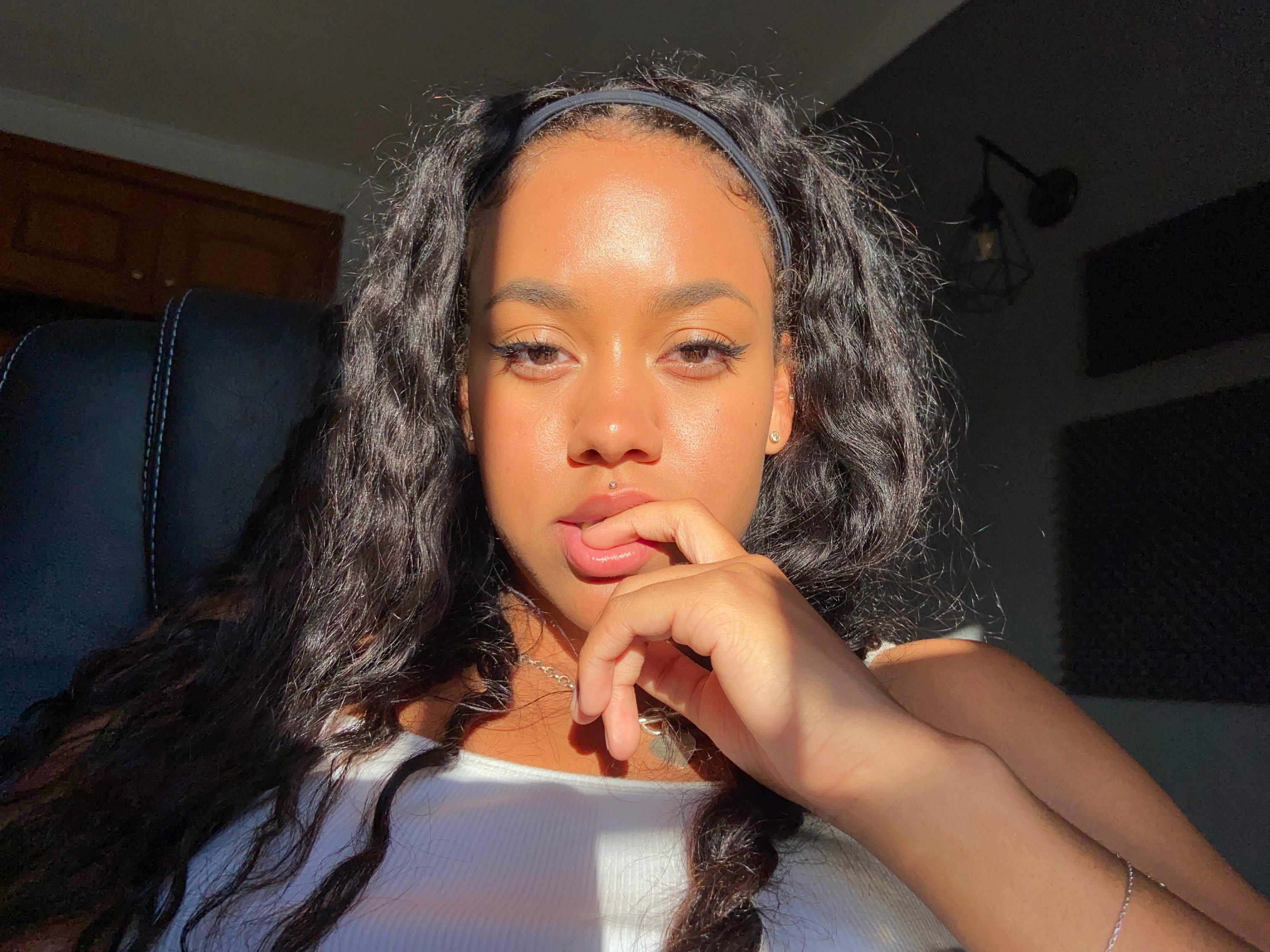 Do you like my selfie? 😜 | Scrolller