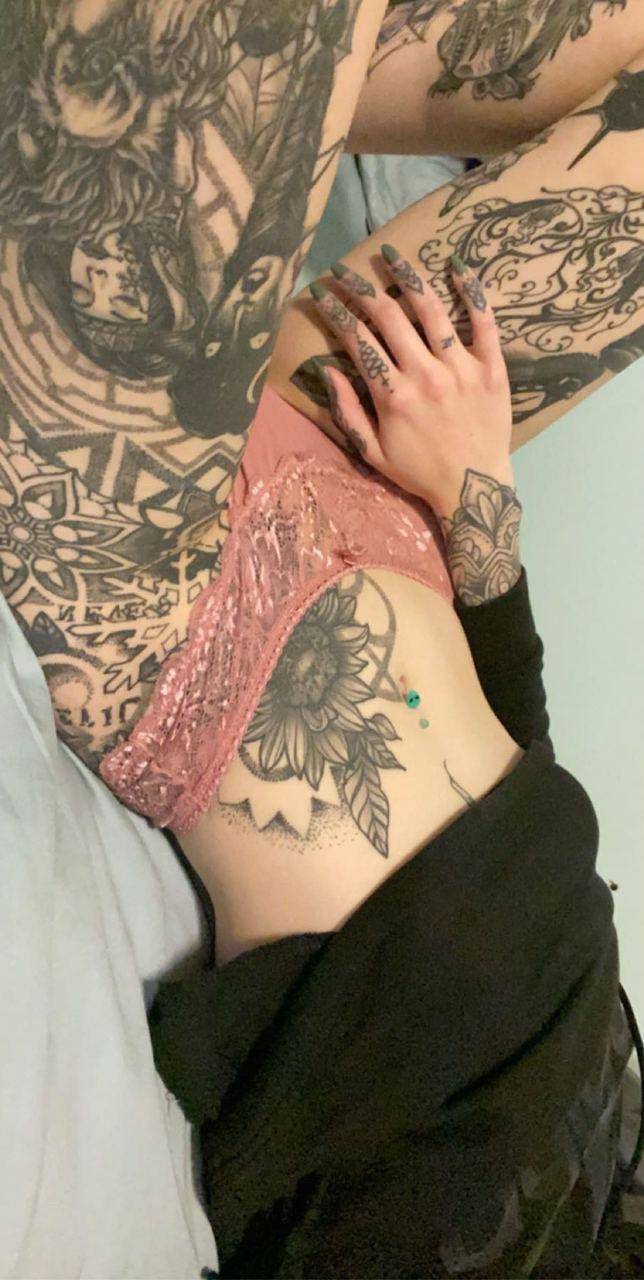 Do you like tatted girls? | Scrolller