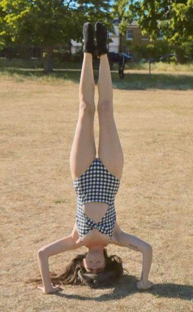 Dodie handstand | Scrolller