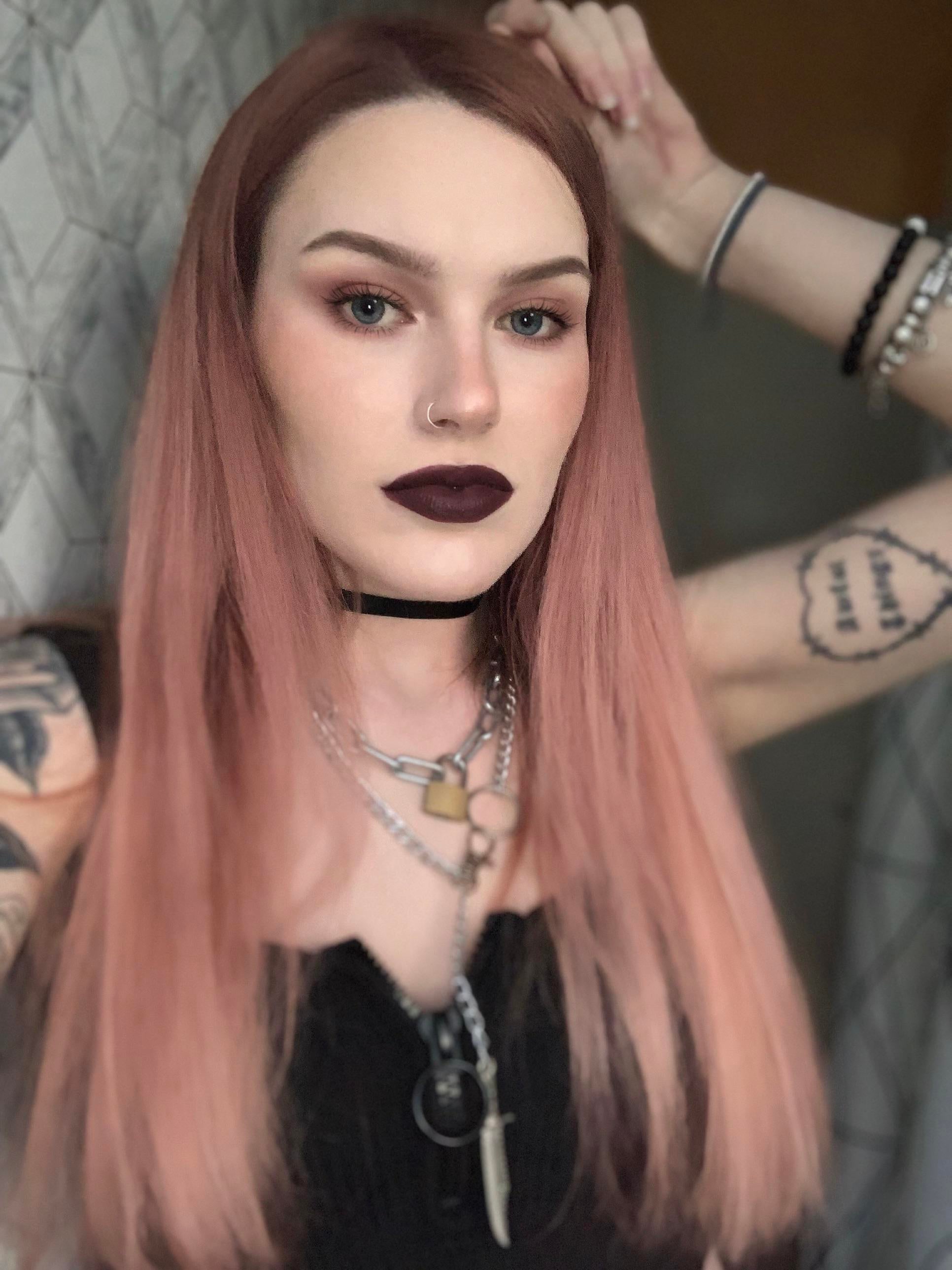 Does anyone know her name? | Scrolller