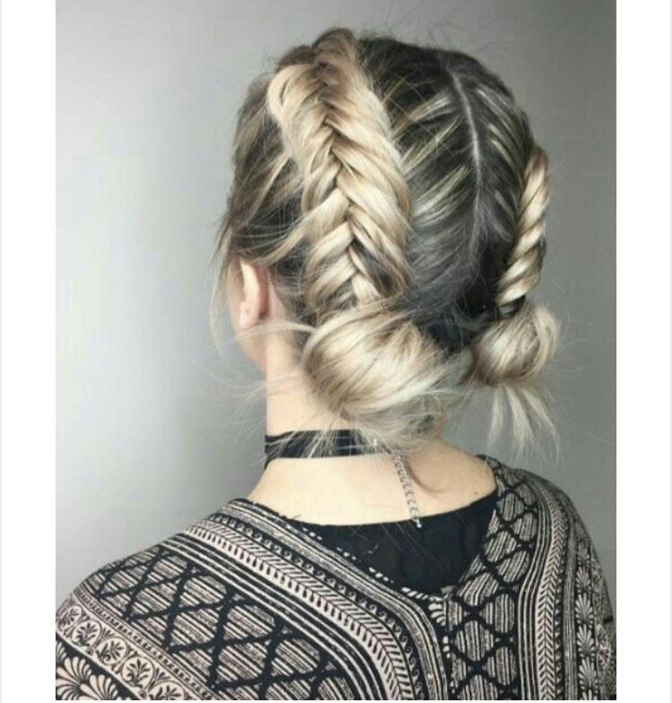 Does anyone know the name of this braid and how to make it? | Scrolller