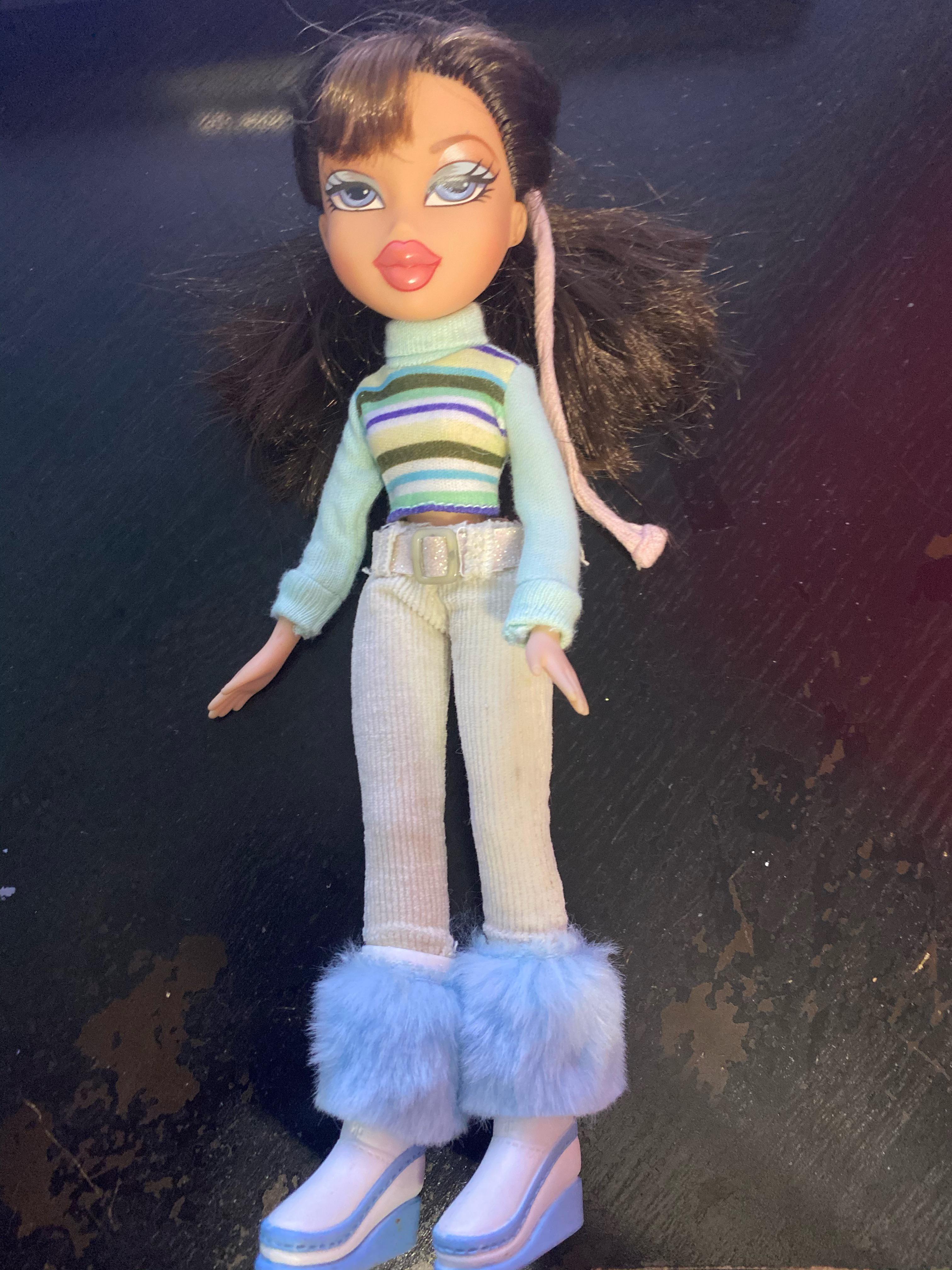 Does anyone recognize her? Thanks in advance 😅😅 | Scrolller