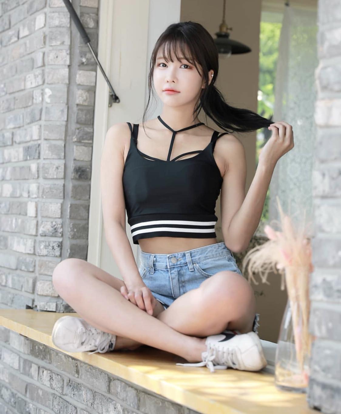 Does someone know her name?? | Scrolller