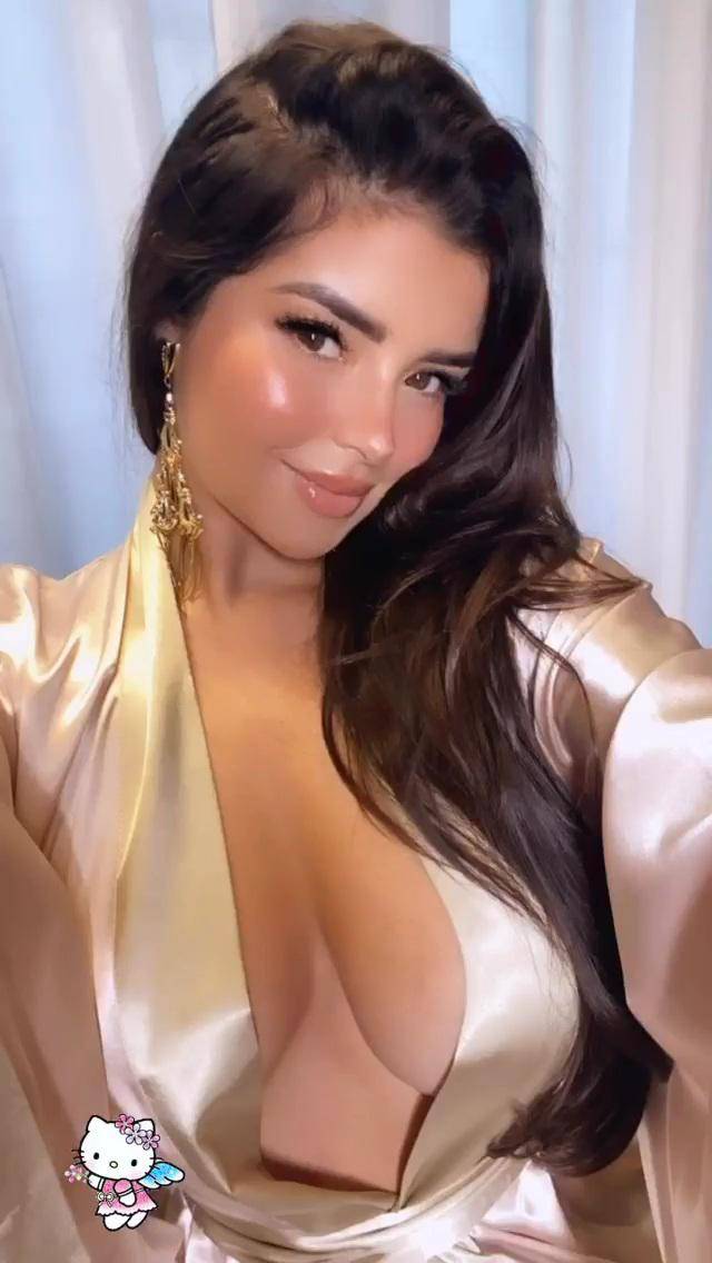 Dolled up Cleavage | Scrolller