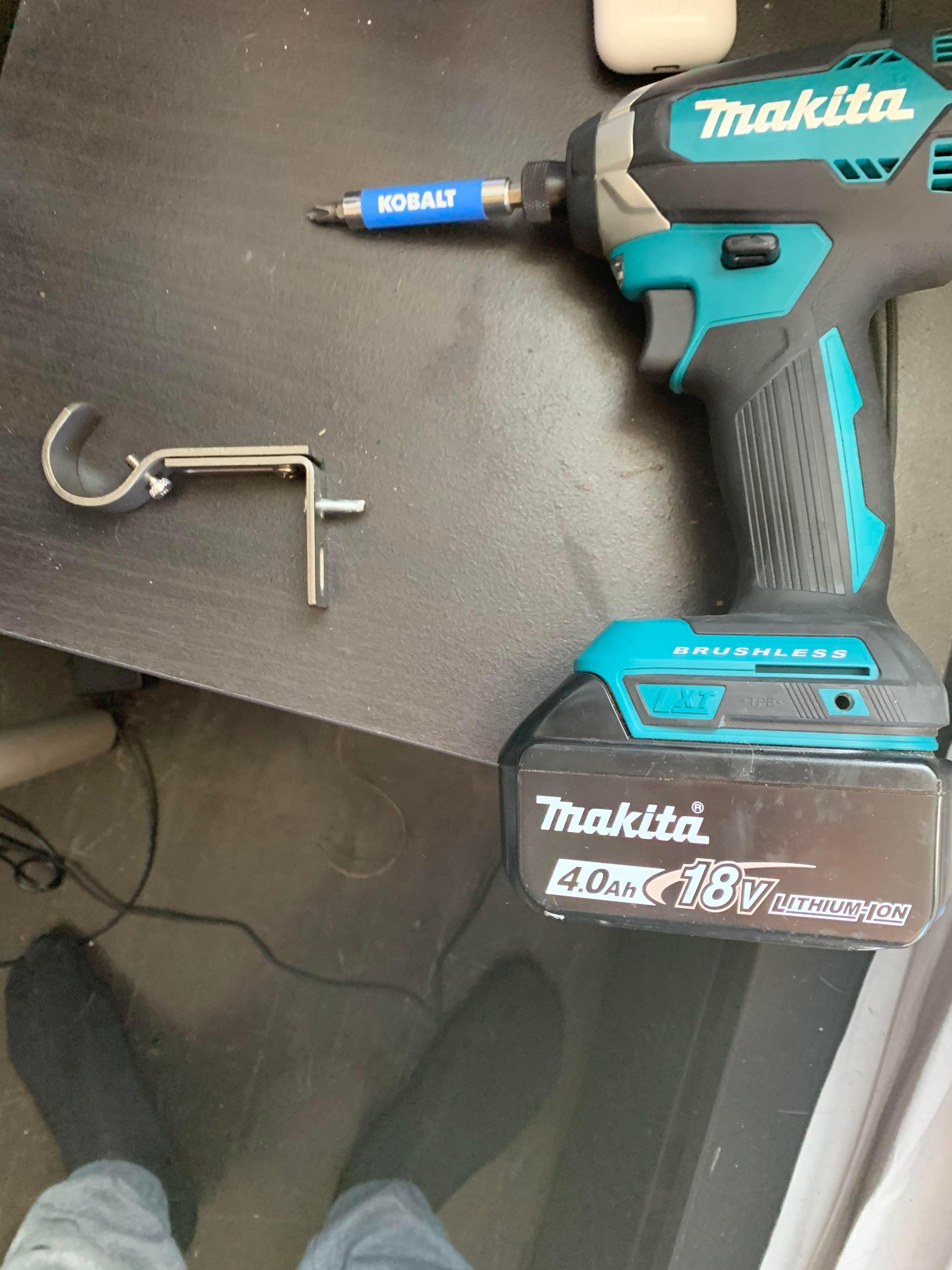 Don’t do construction in socks guys | Scrolller