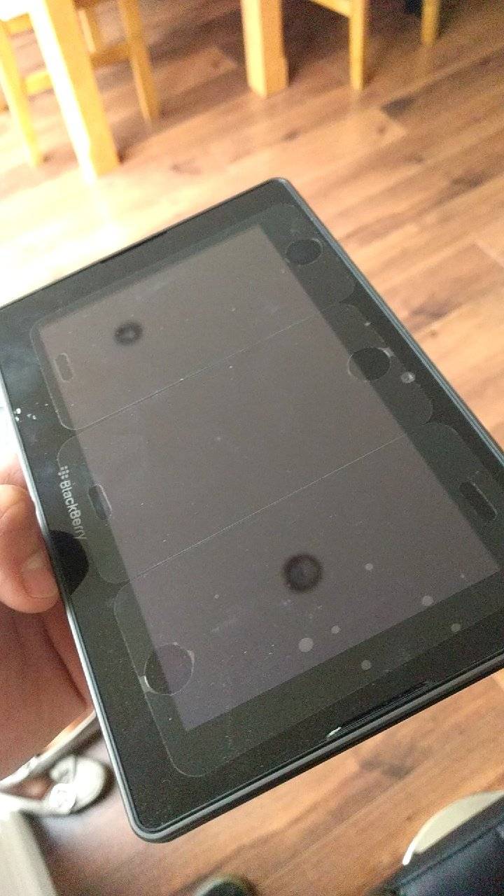 "Dont think my mate understands how screen protectors work" | Scrolller