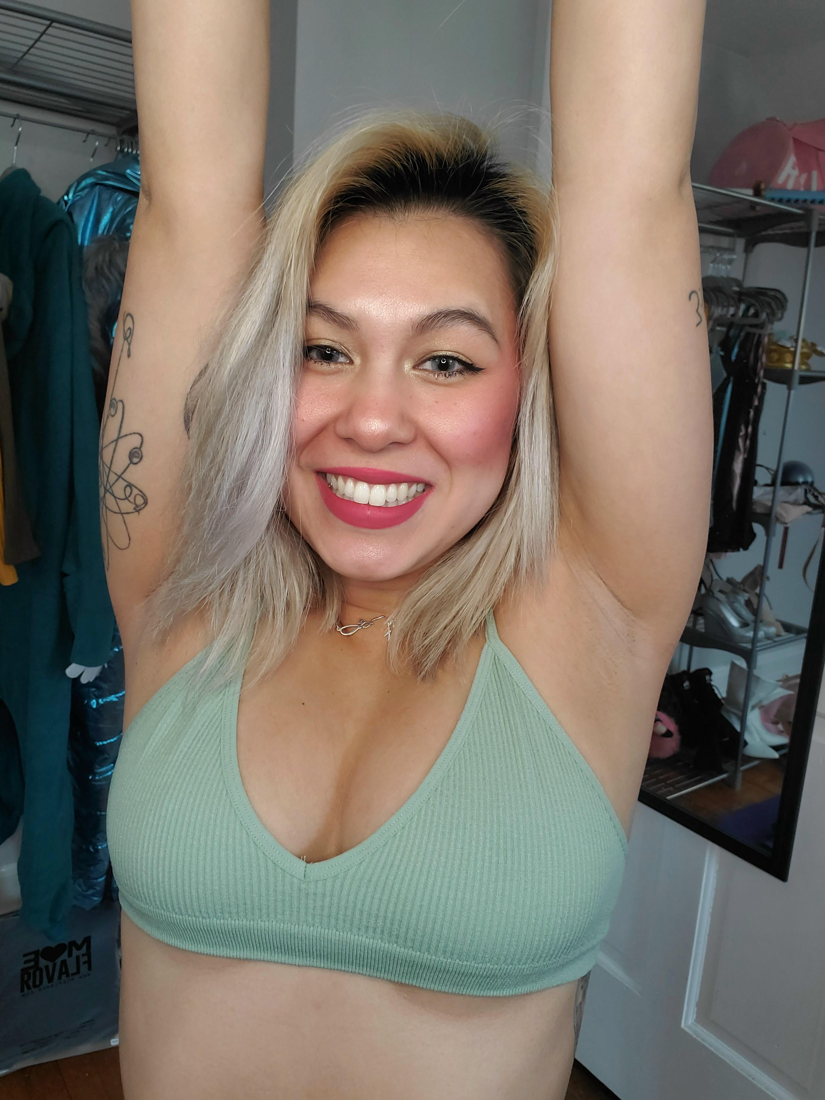 Double arms up! | Scrolller