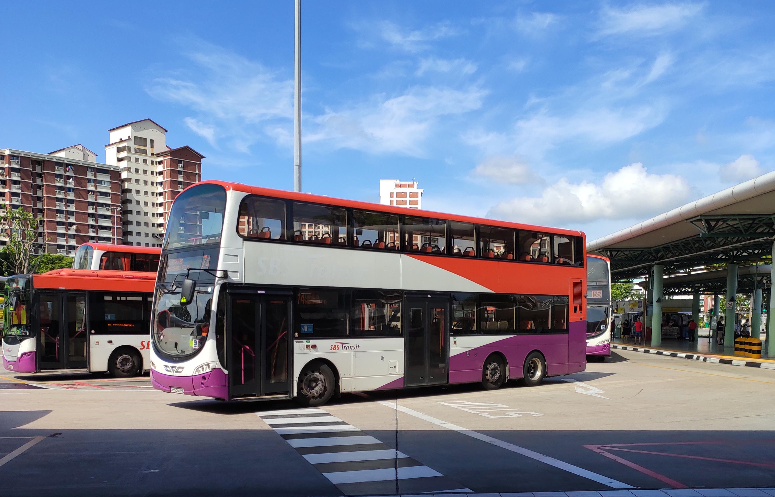 Double Decker , Singapore | Scrolller