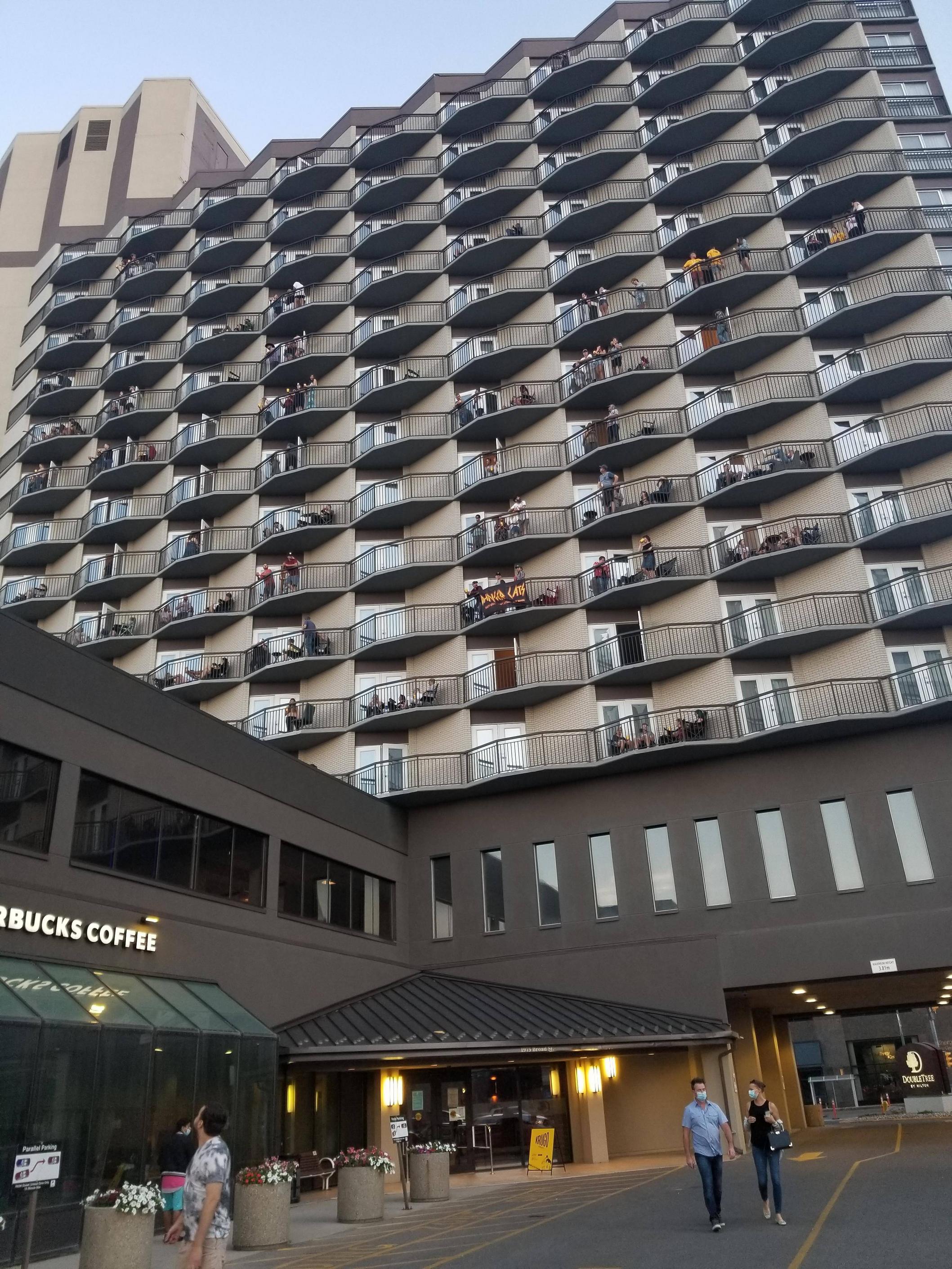 DoubleTree Concert | Scrolller