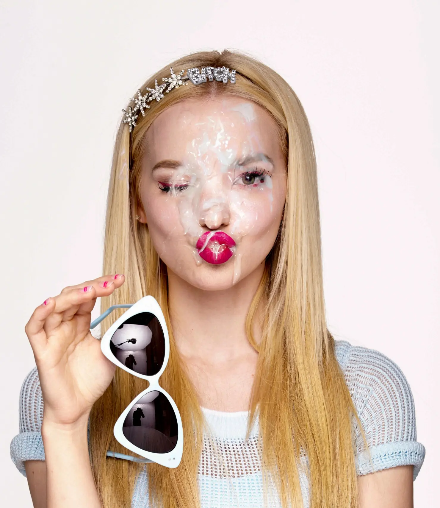 Dove Cameron Scrolller