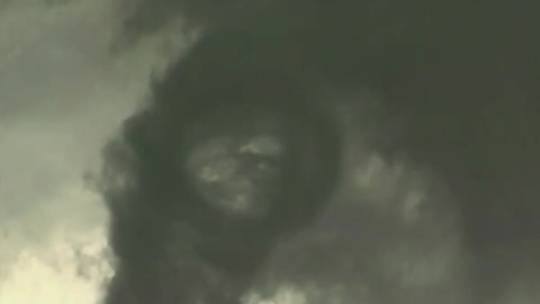 Downdraft exposes inside of vortex | Scrolller