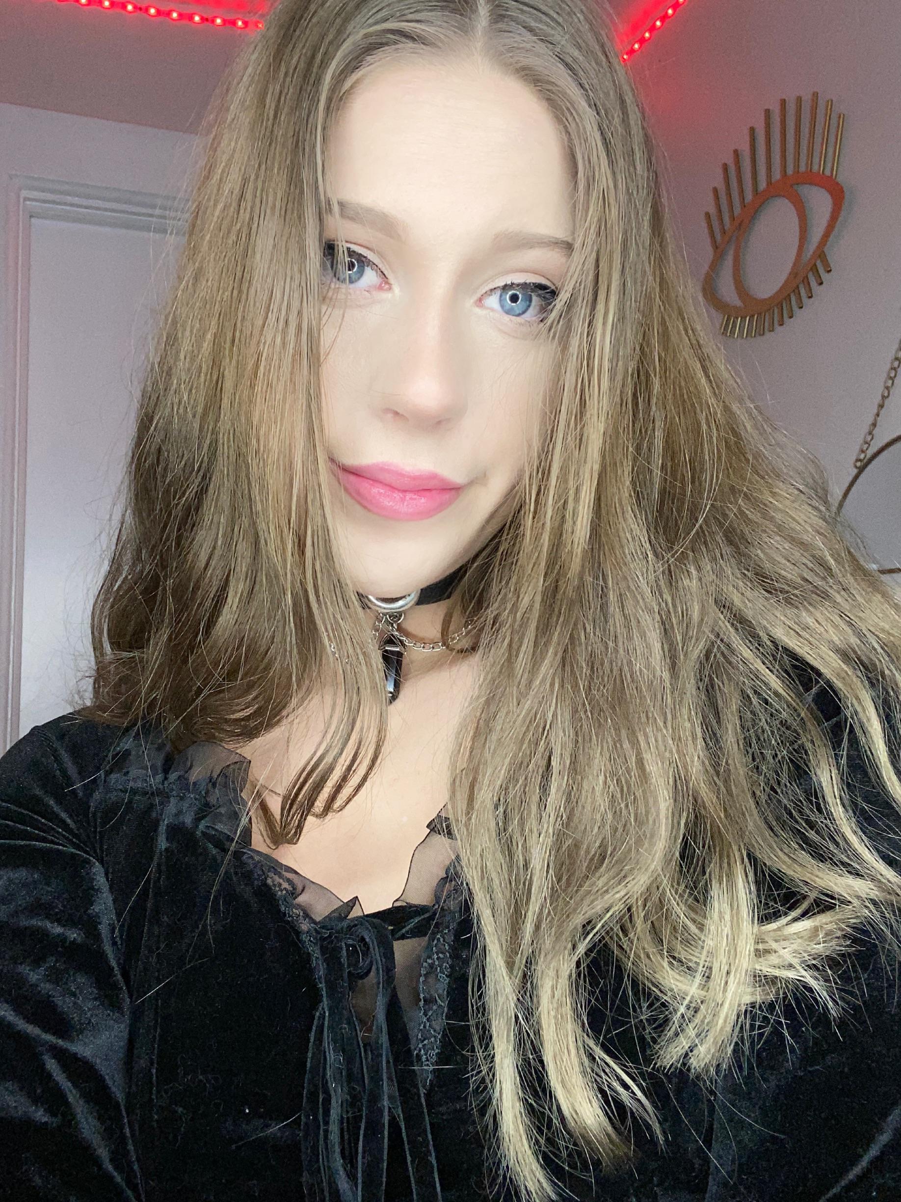 Dressed up for no reason other than to take pics 😝 | Scrolller