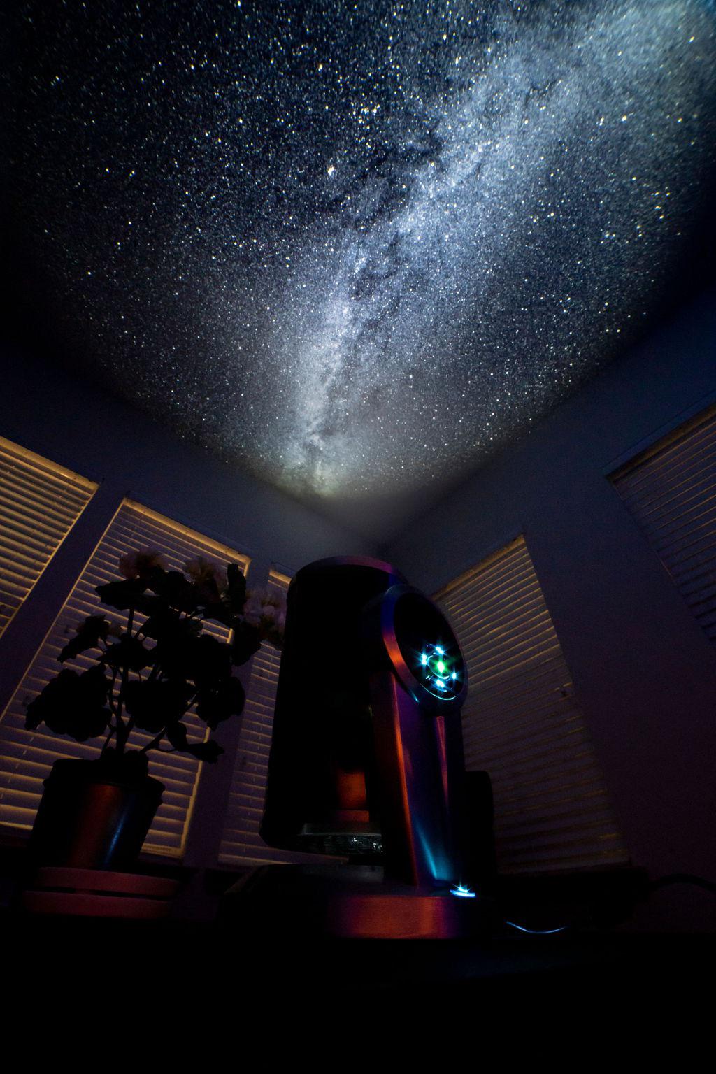 DS-1, a home projector capable of spreading up to 4,100,000 stars across your home ceiling ...
