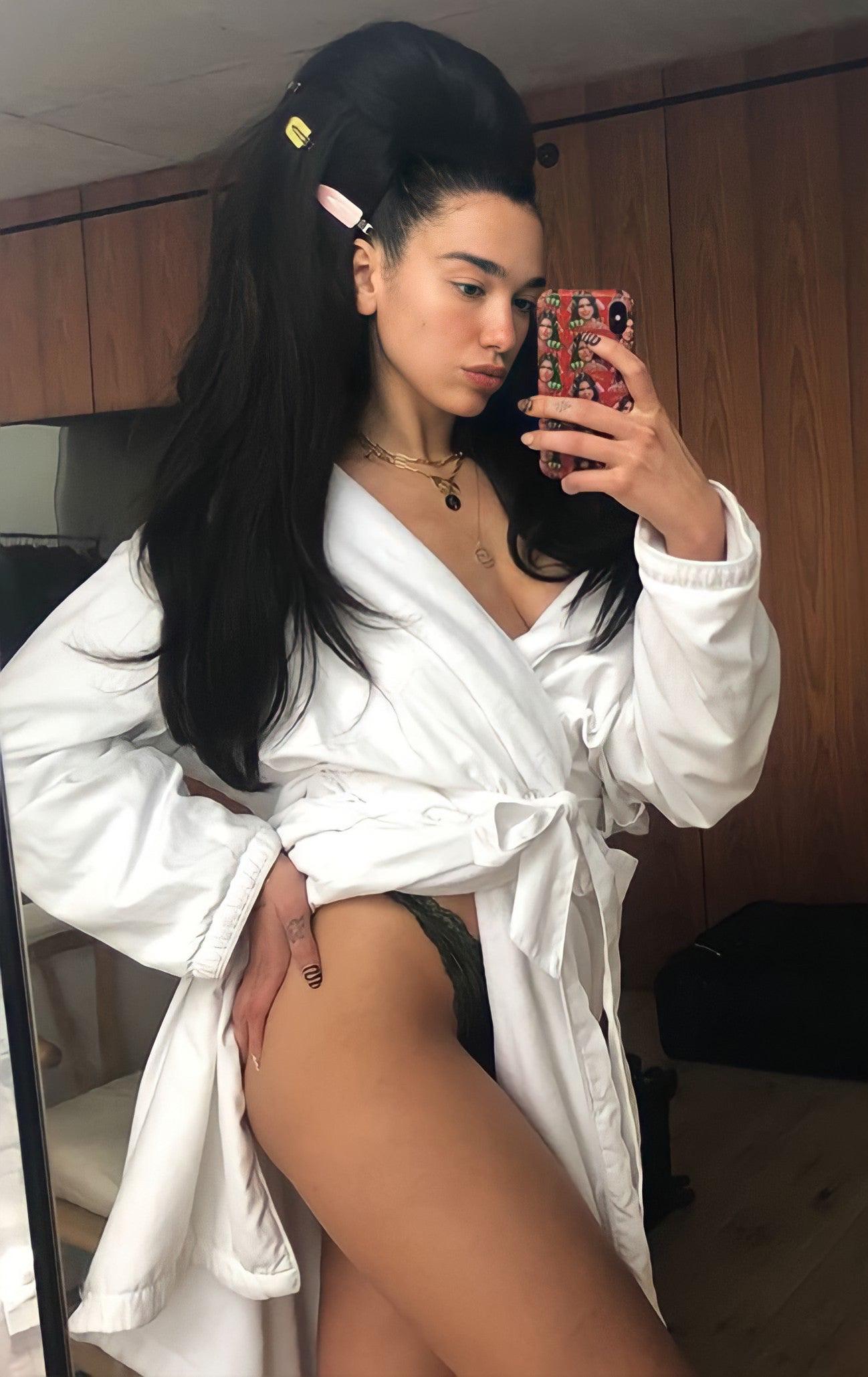 Dua Lipa - Stunning | Scrolller