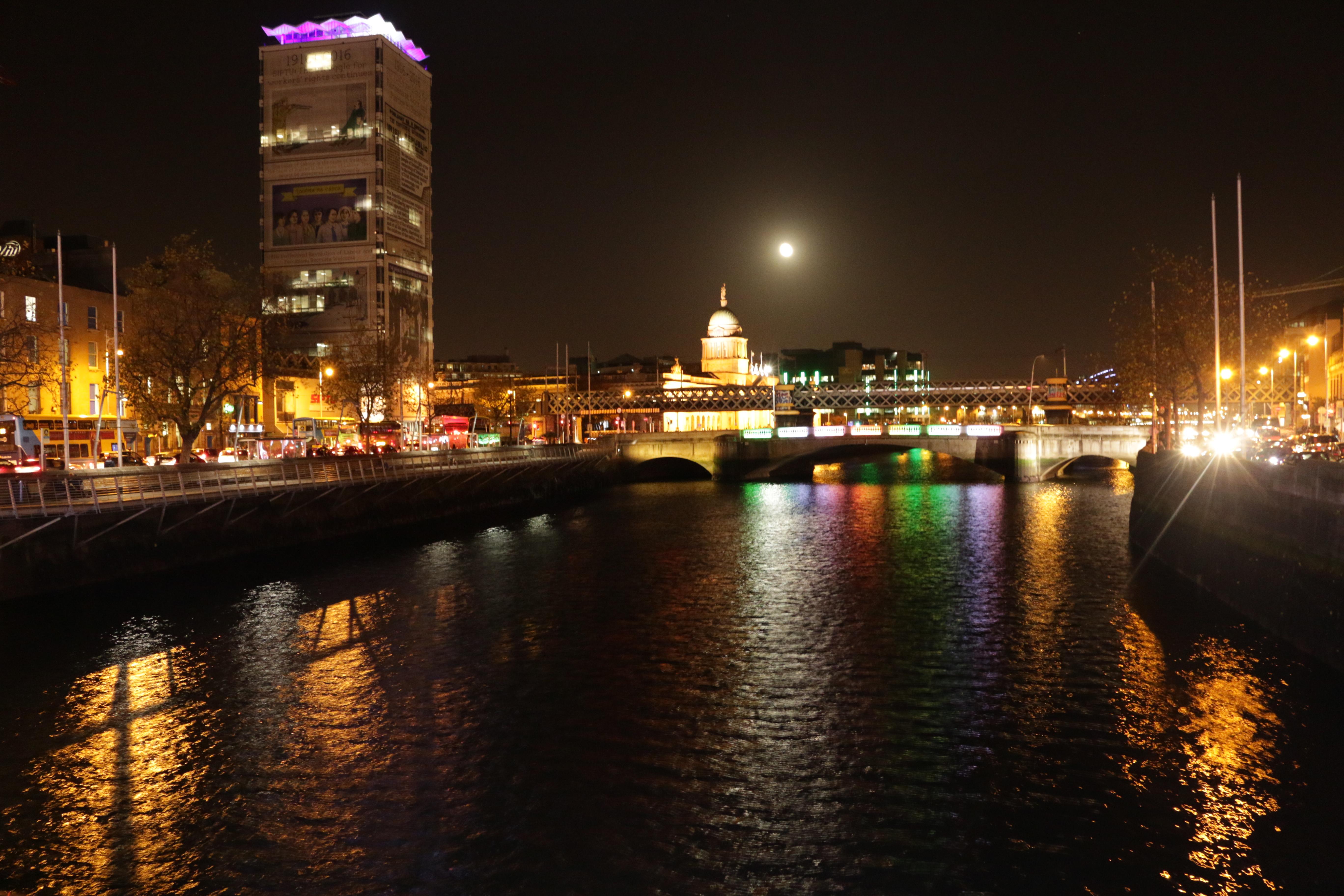 Dublin at night | Scrolller