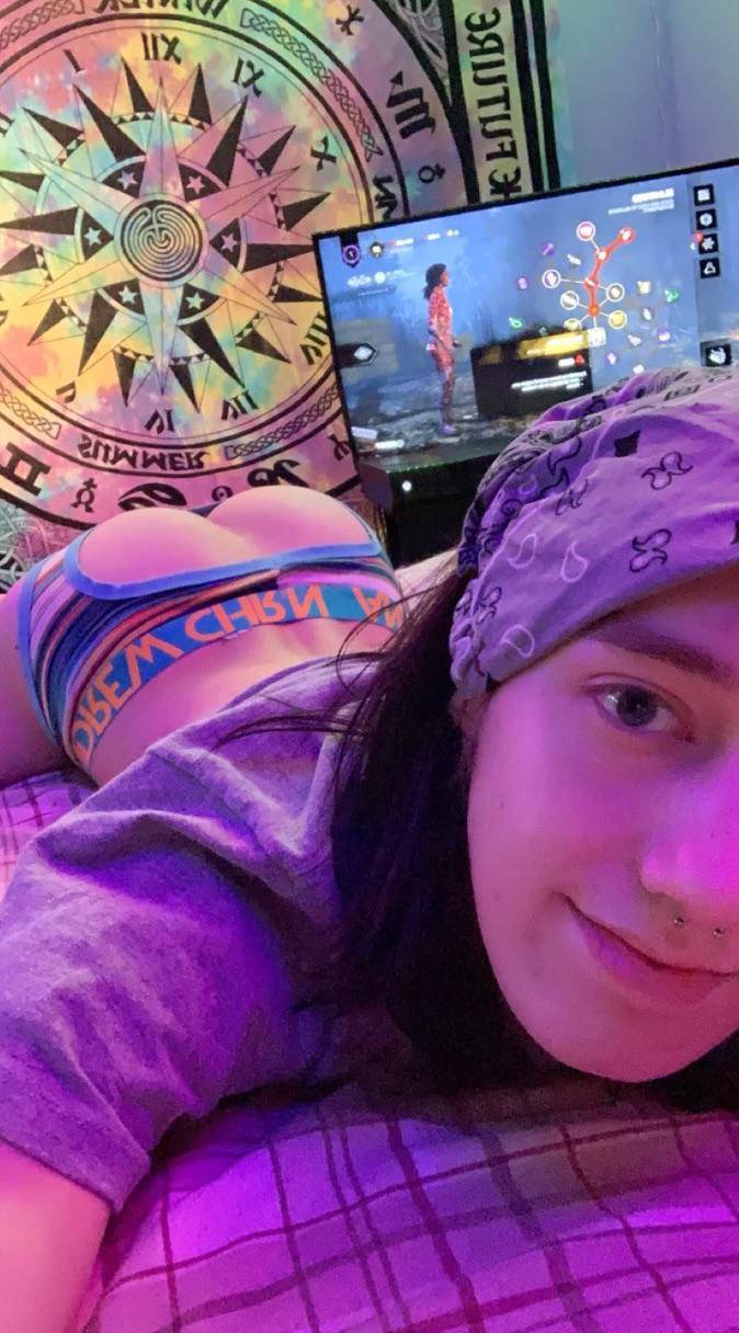 Easy access while gaming ;) | Scrolller