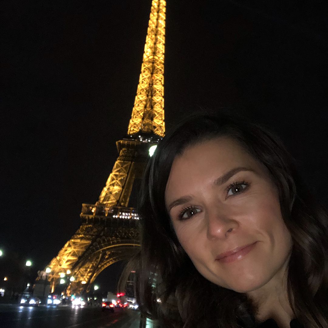 Eiffel Tower selfie | Scrolller
