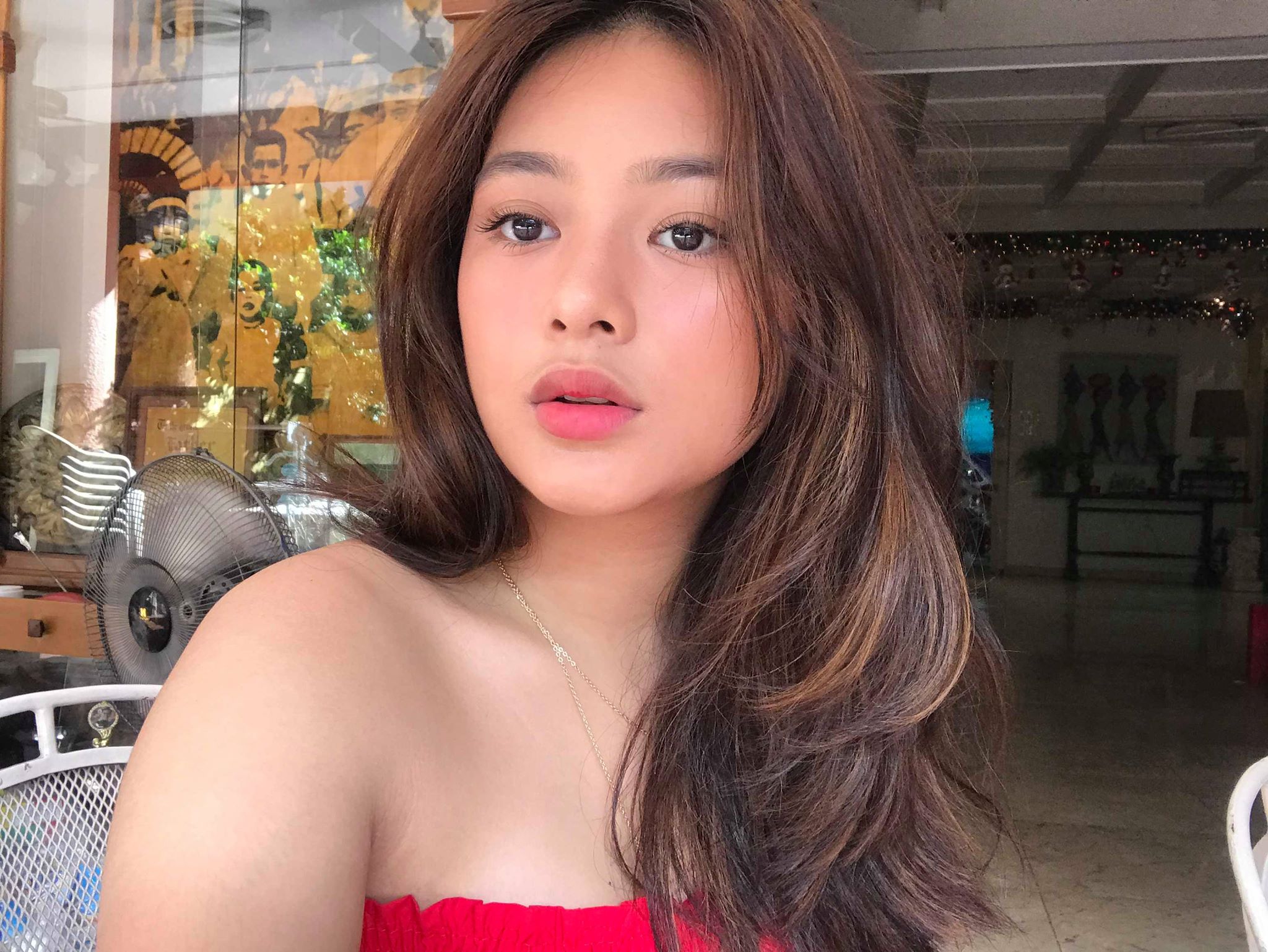 Ela Nares | Scrolller