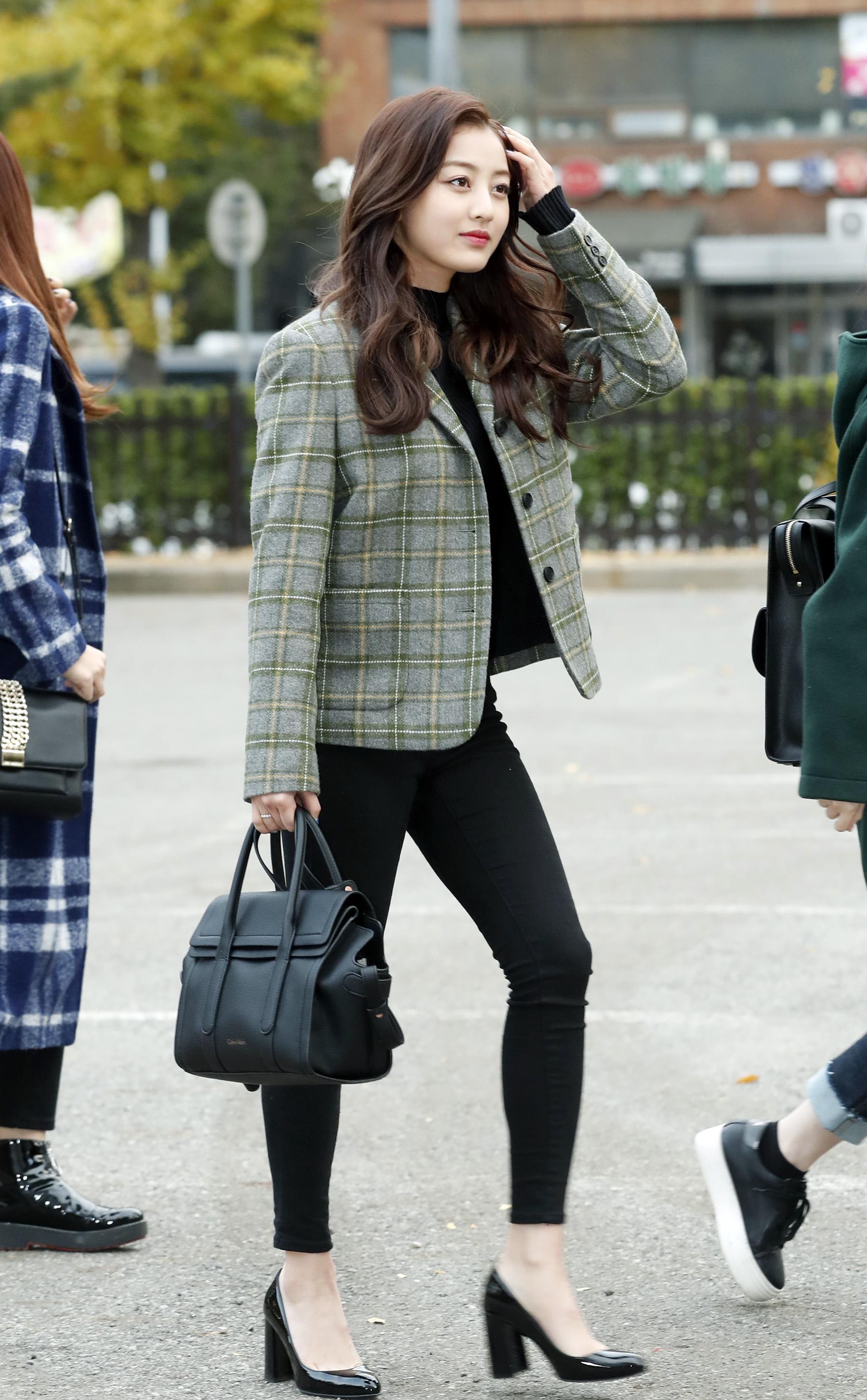 Elegant Jihyo | Scrolller