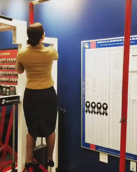 Elegant pull-ups | Scrolller