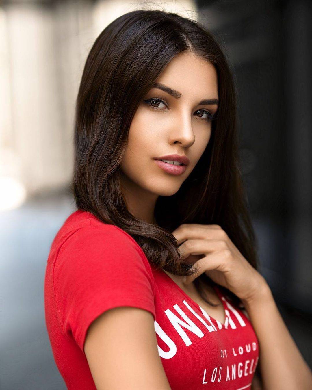 Elena Carlucci | Scrolller