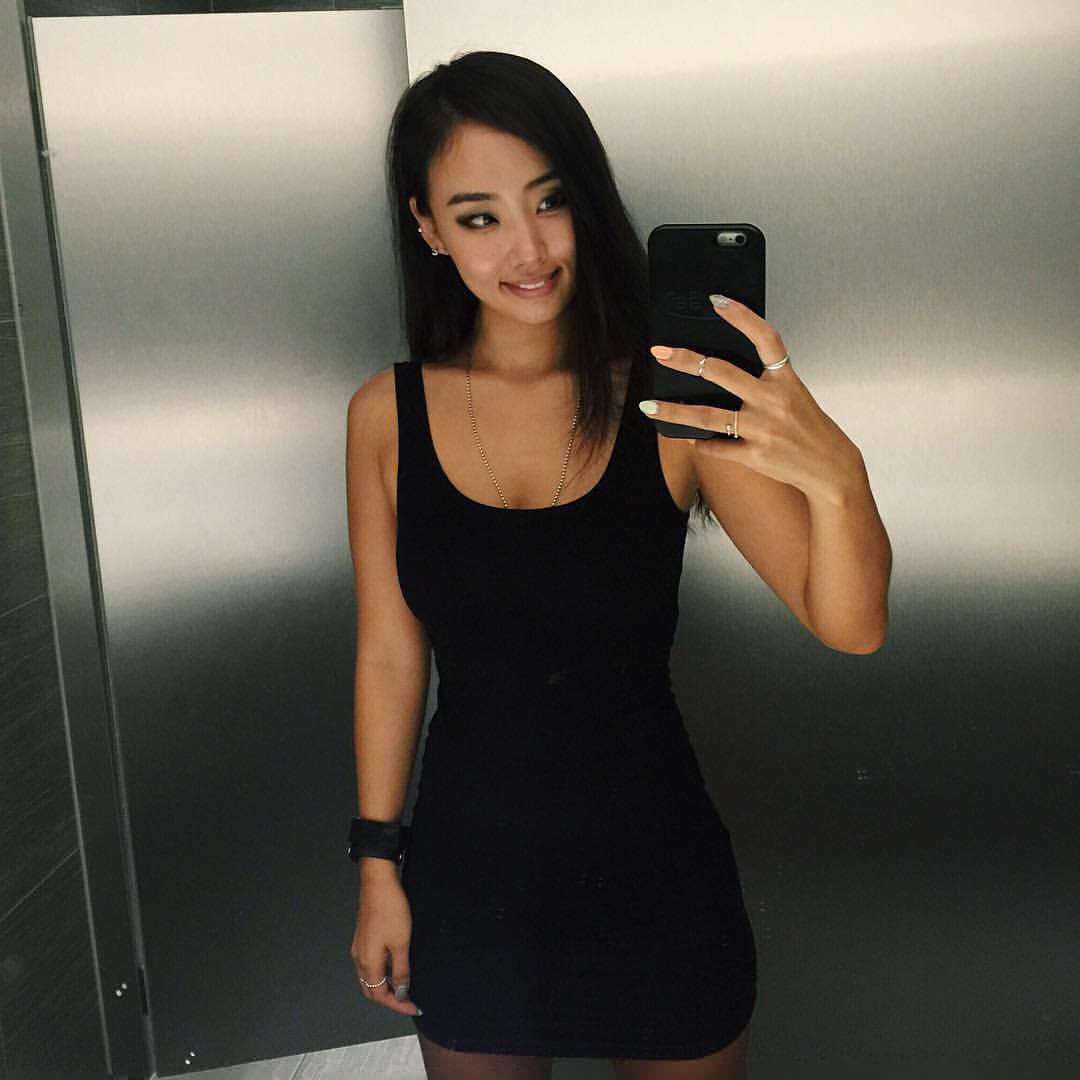 Elevator Selfie | Scrolller