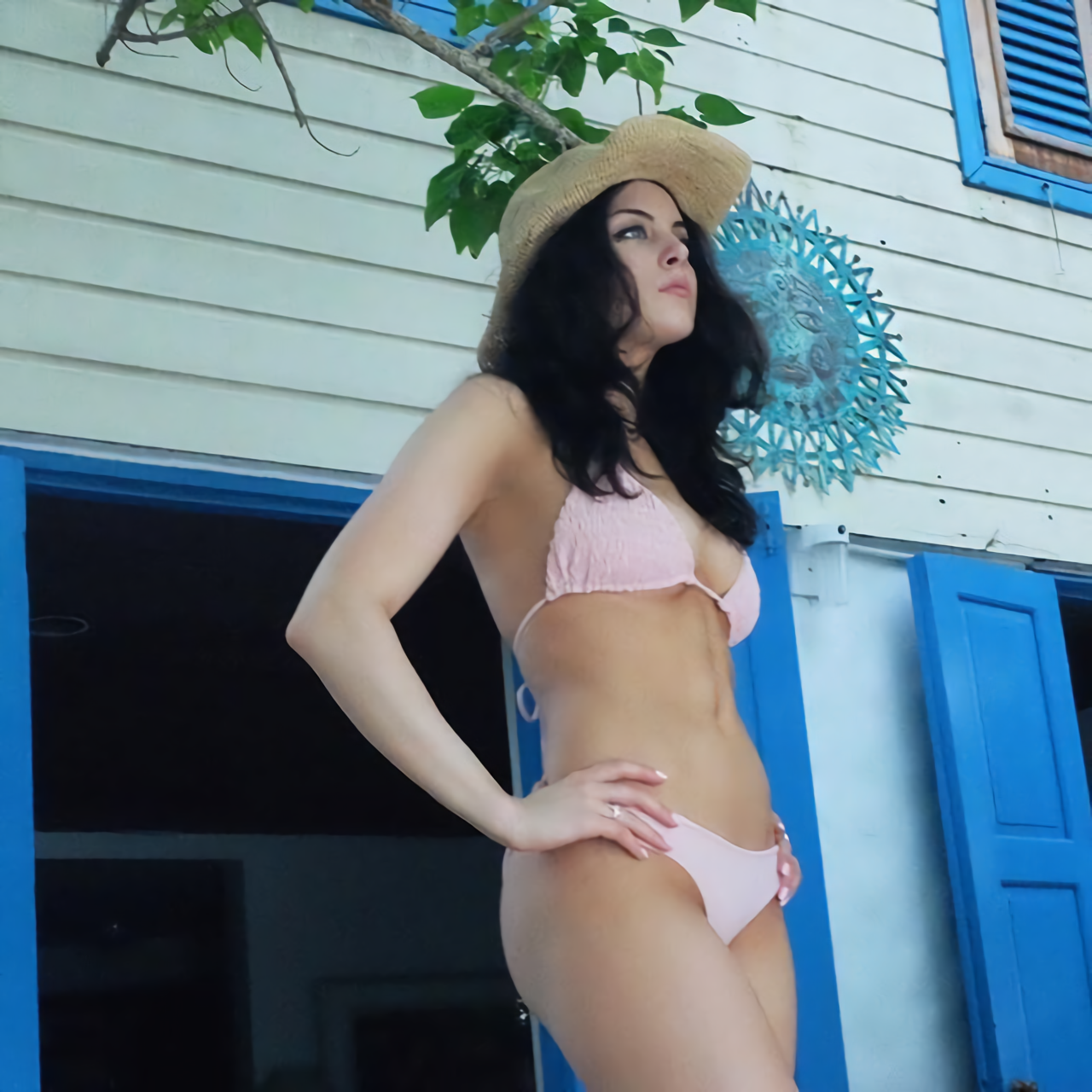 Elizabeth Gillies' body drives me crazy | Scrolller