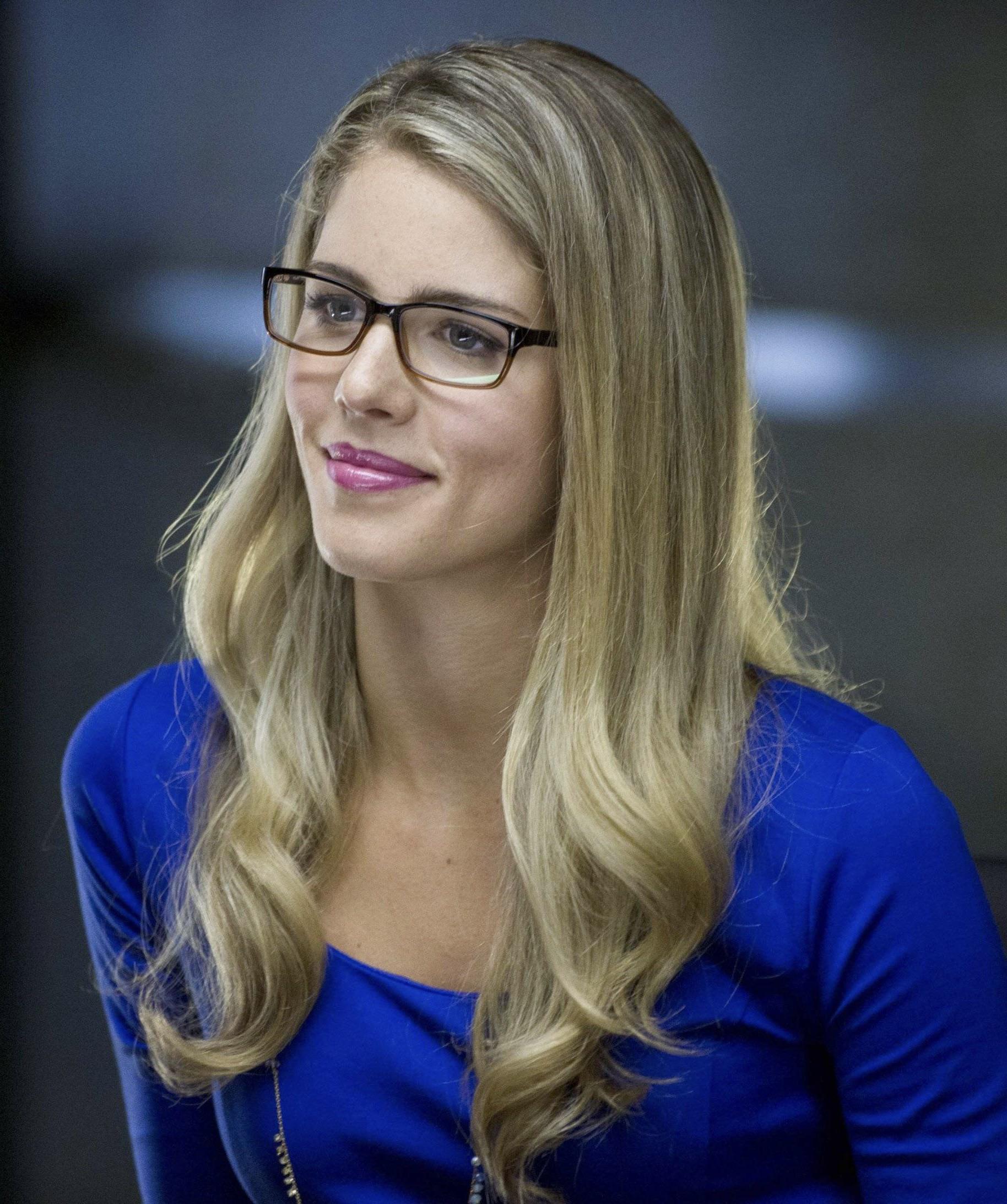Emily Bett Rickards(Felicity) deserves such a rough facefuck | Scrolller
