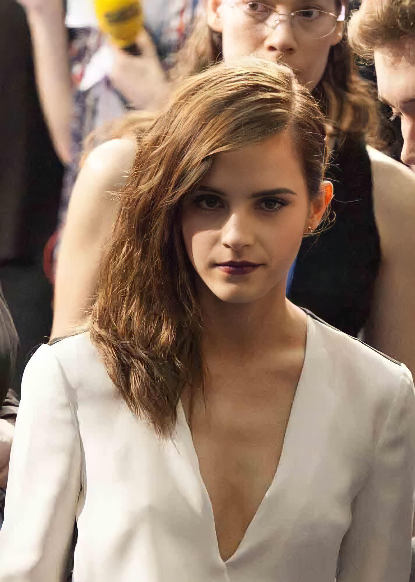 Emma Watson | Scrolller