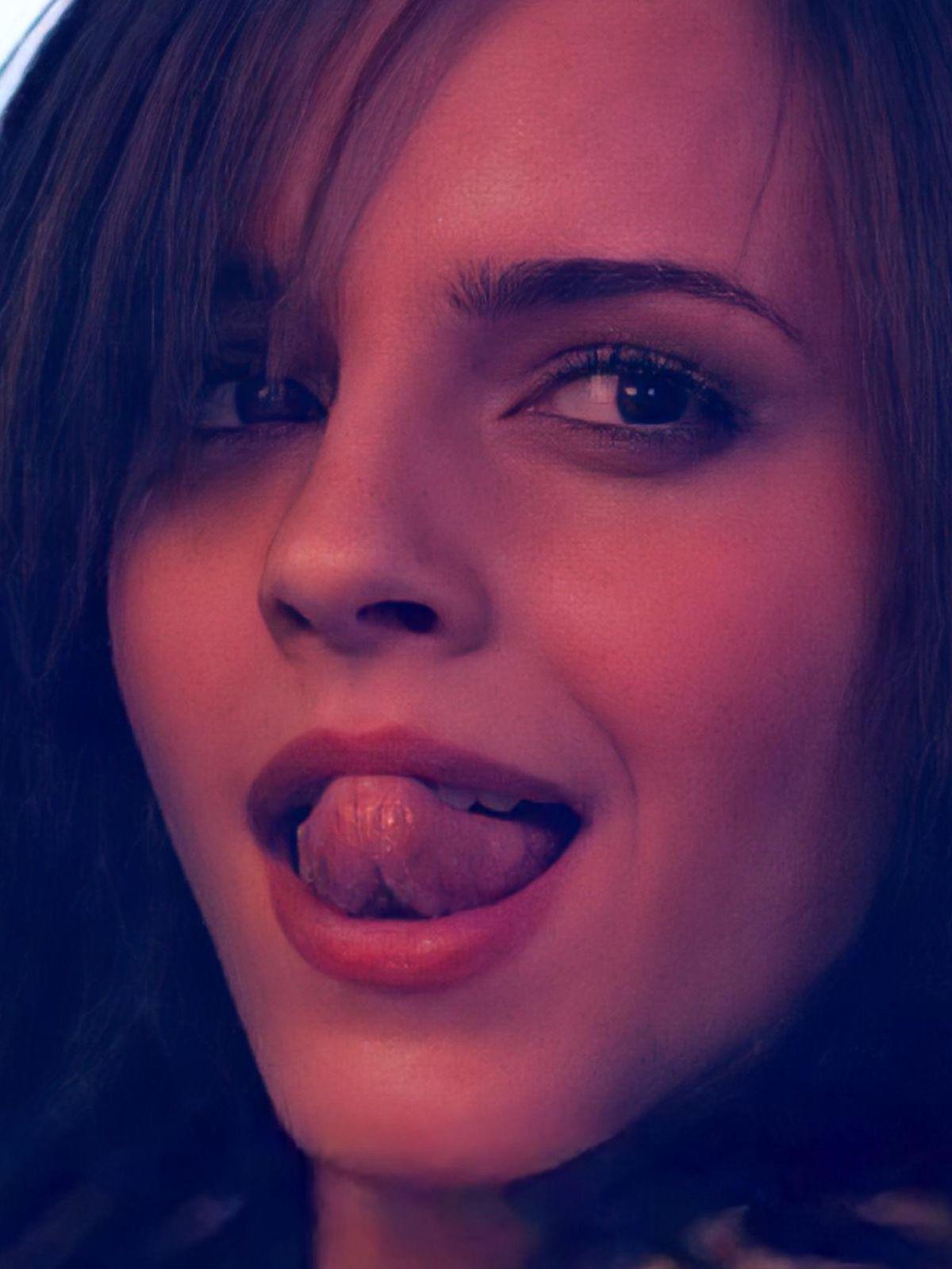 Completely obsessed with jerking to Emma Watson | Scrolller