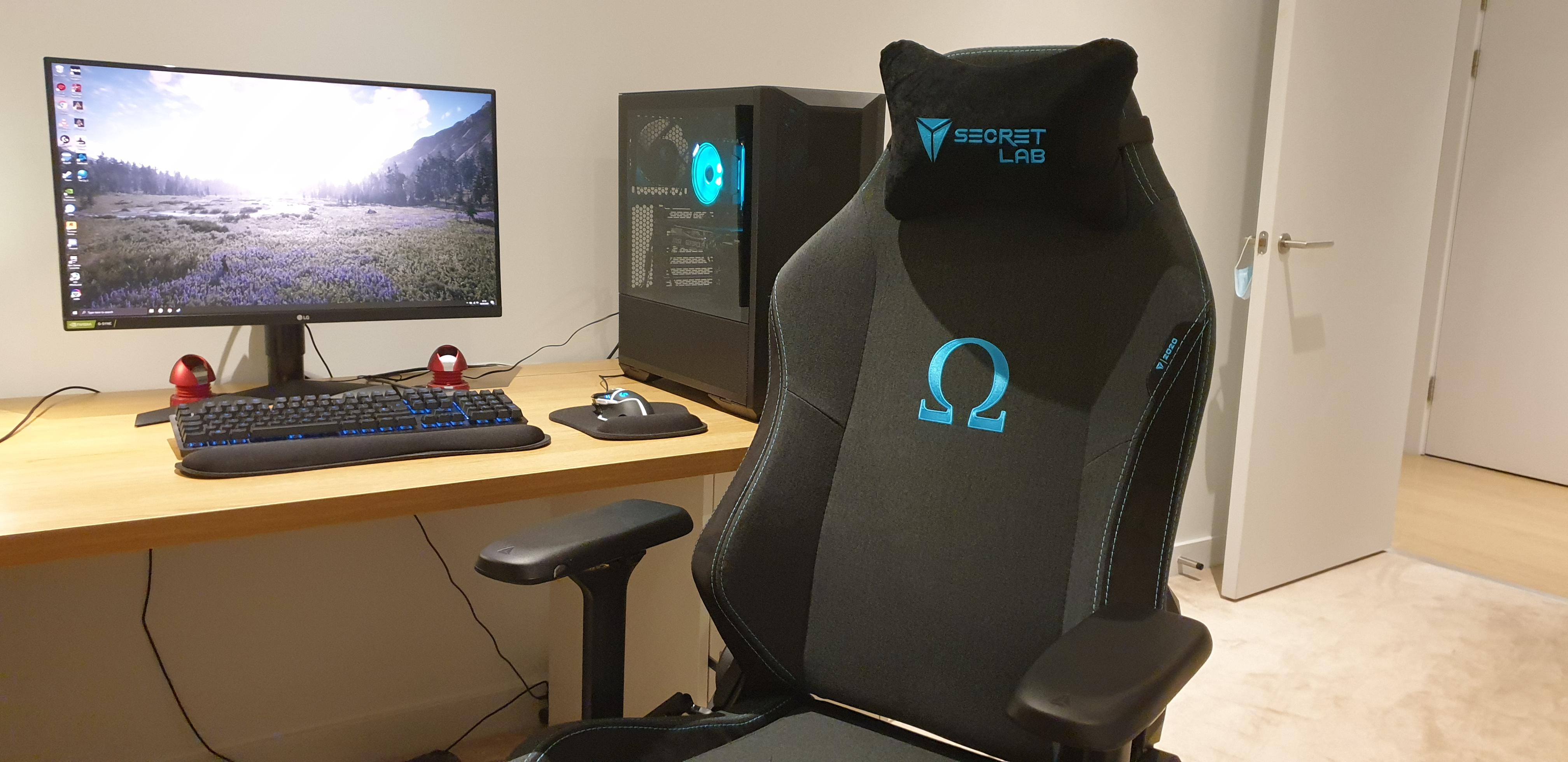 Enjoying the new setup! #Secretlab | Scrolller
