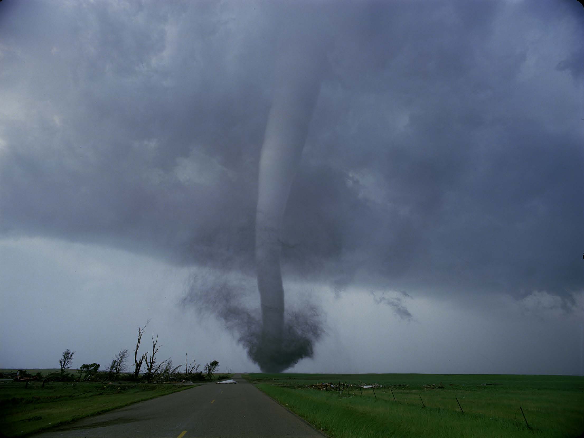Excellent shot of a well-formed tornado [2212x1659] | Scrolller