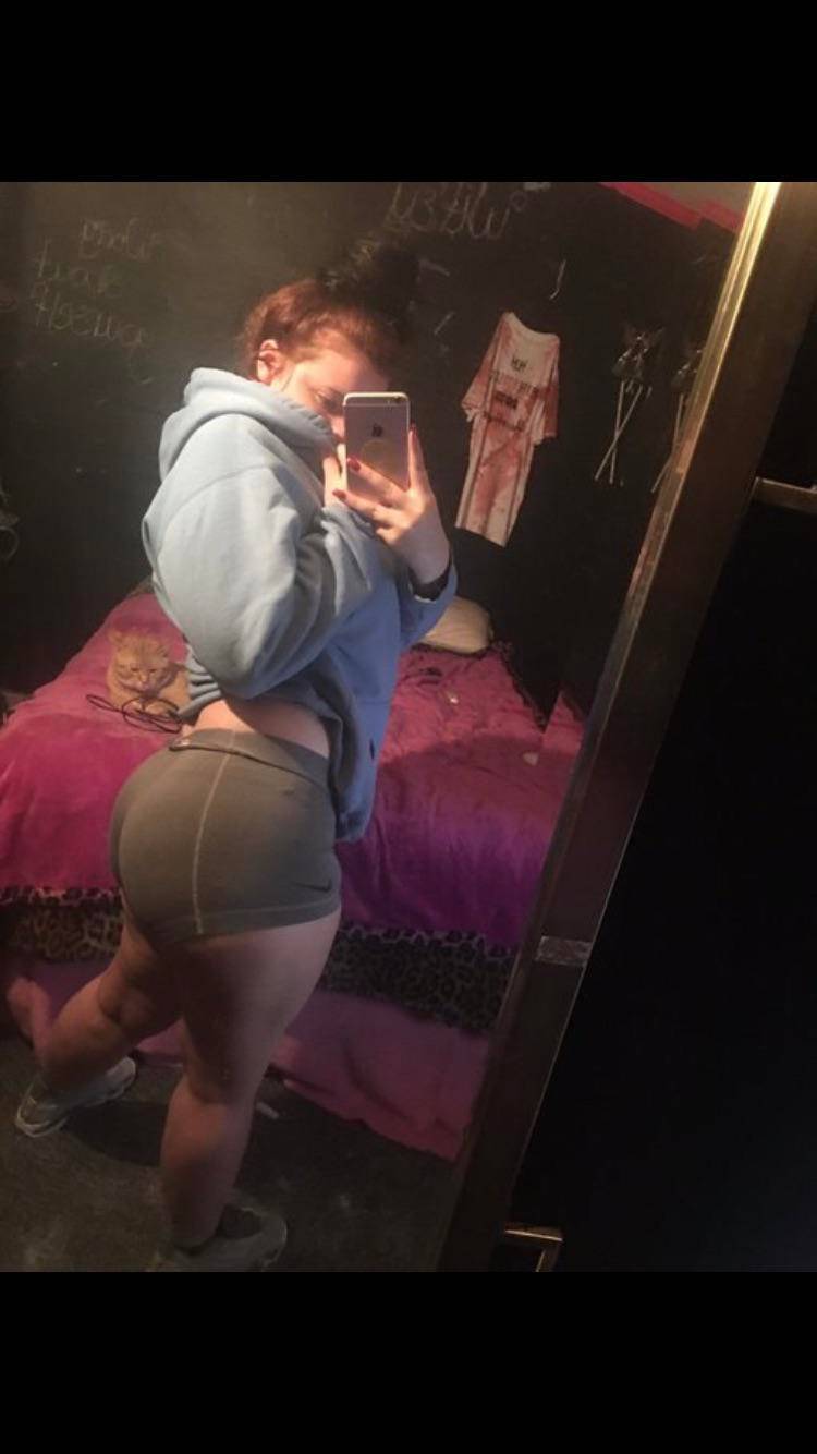 Exploding out of those shorts 🍑 | Scrolller