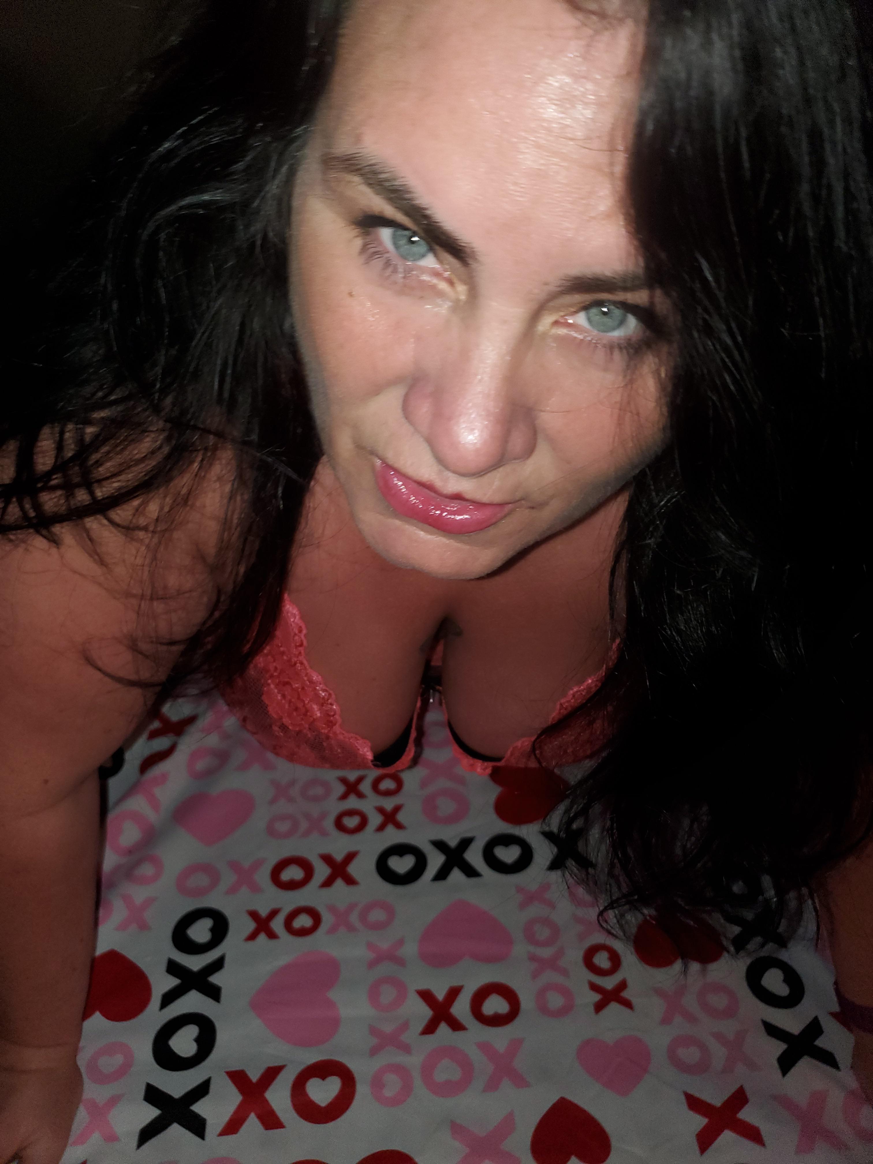 Do I have that come hither look? | Scrolller