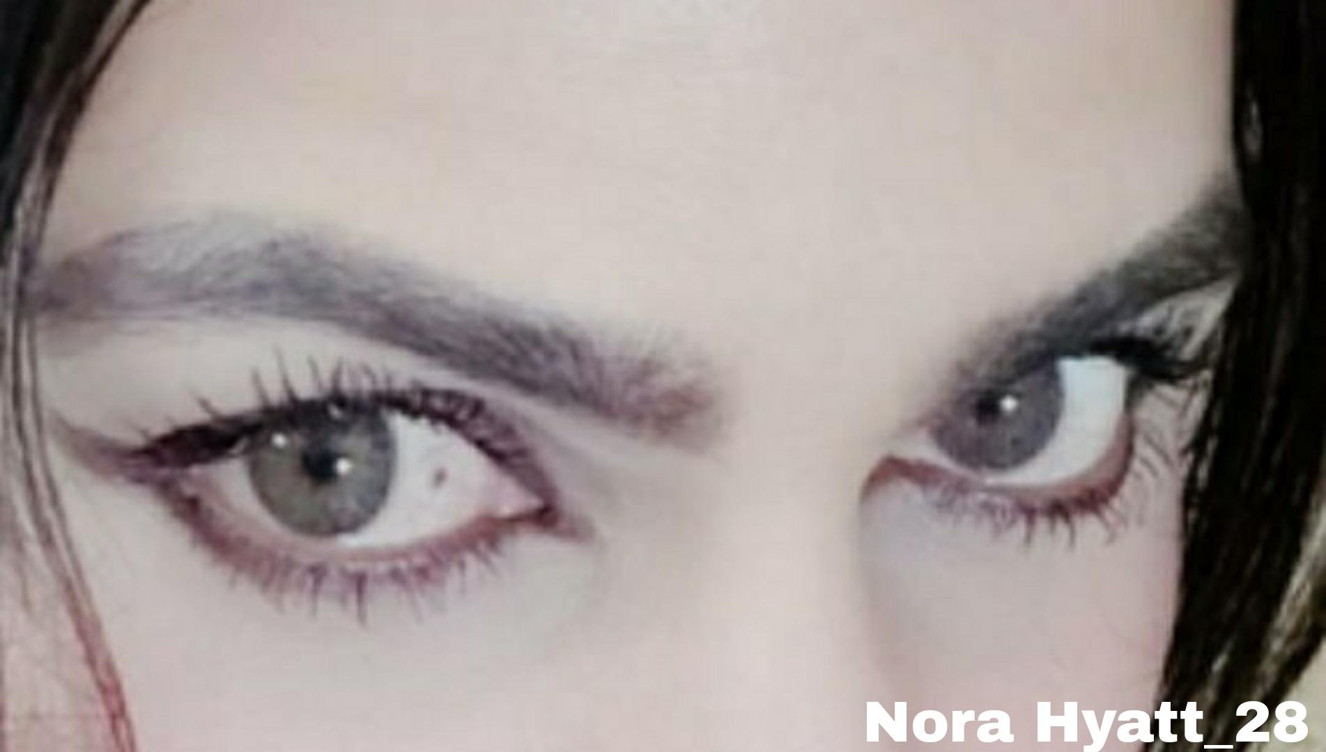 Eye Contact is way more intimate than words will ever be 👁️👁️🔥😉 | Scrolller