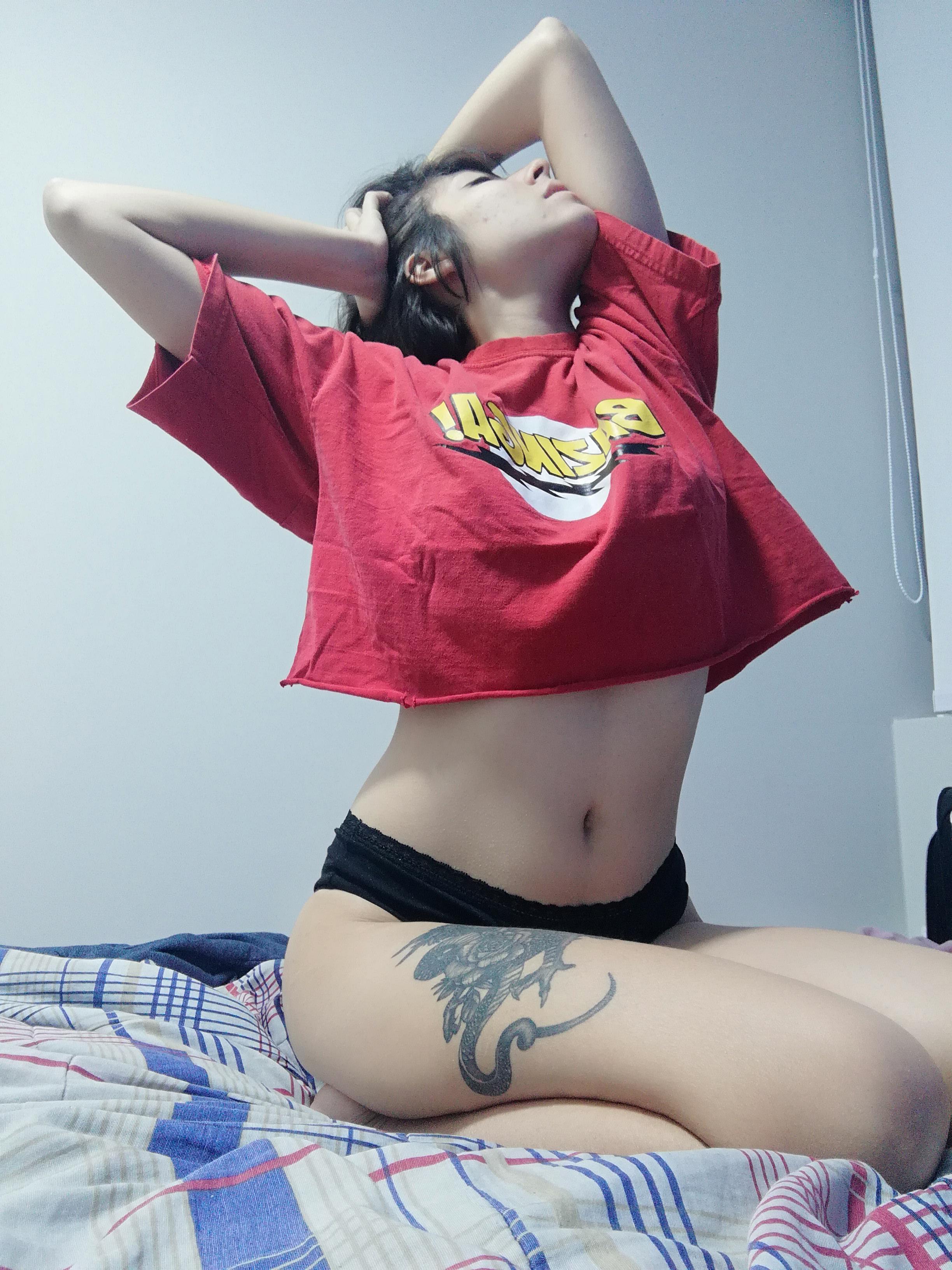 [F] just chilling | Scrolller