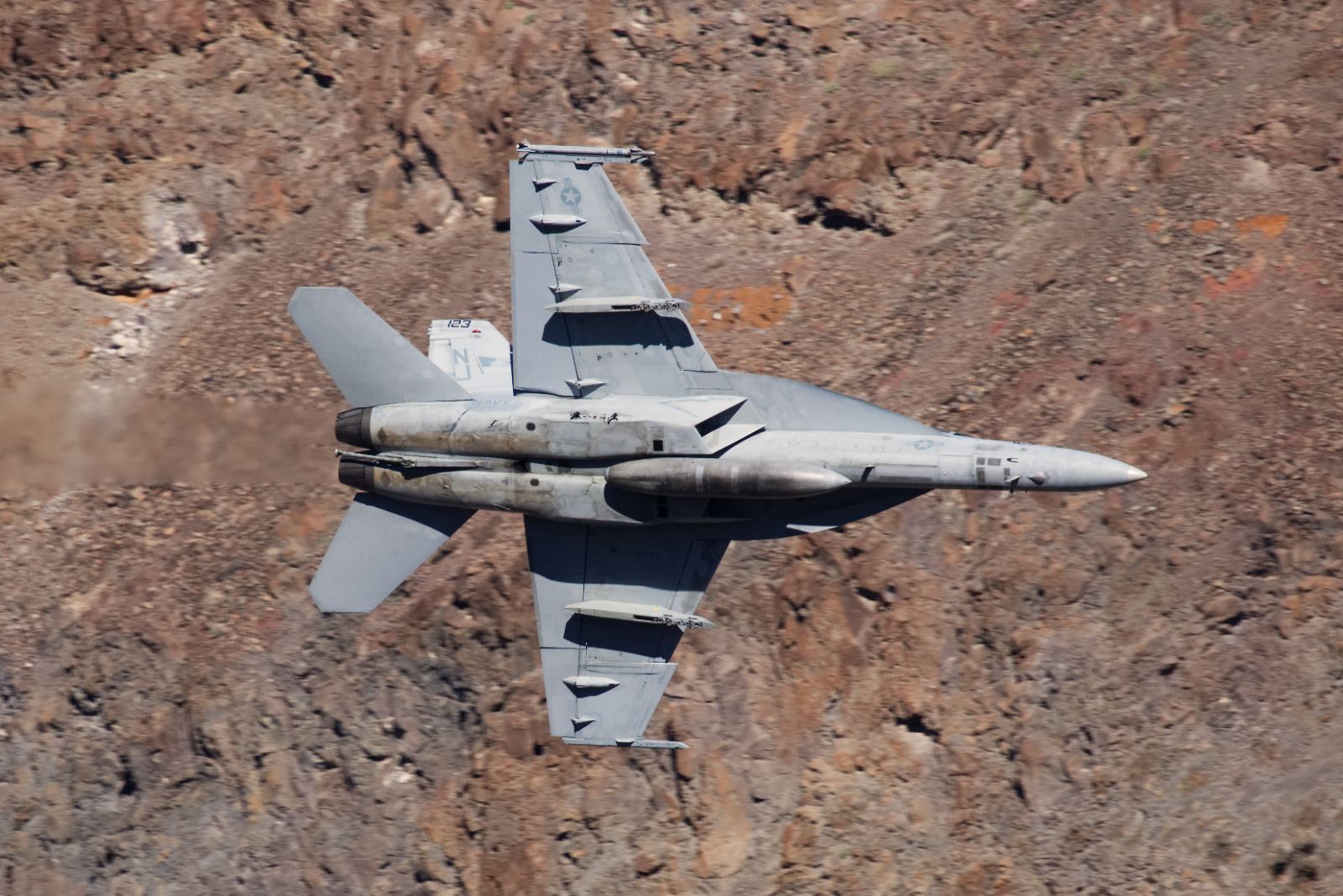 F18 shows her dirty side | Scrolller