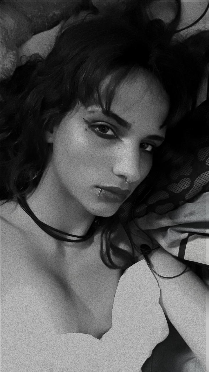 (F18) what about girls with piercings? ;) | Scrolller