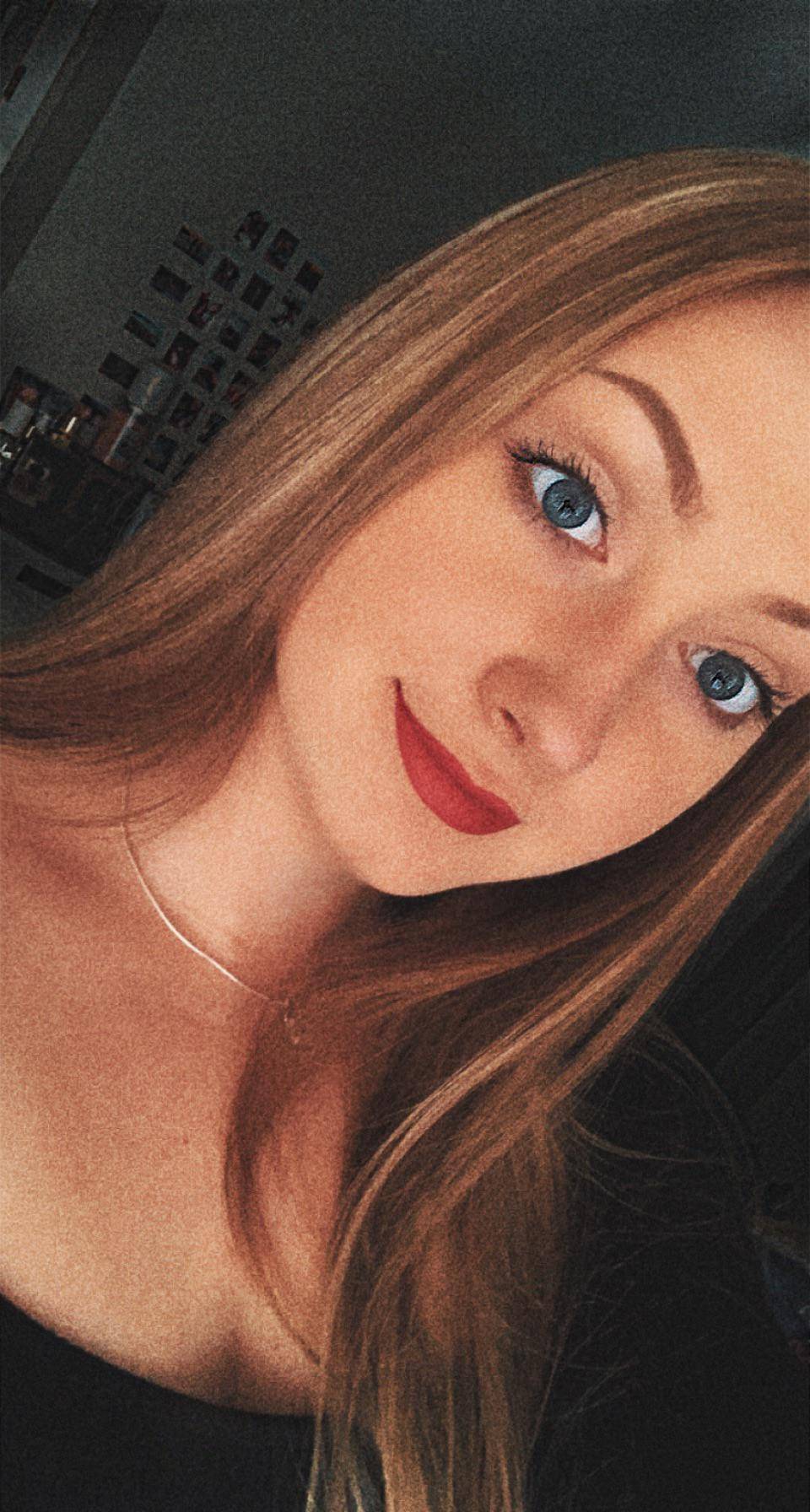 (F22) i get too scared to post photos of myself online | Scrolller