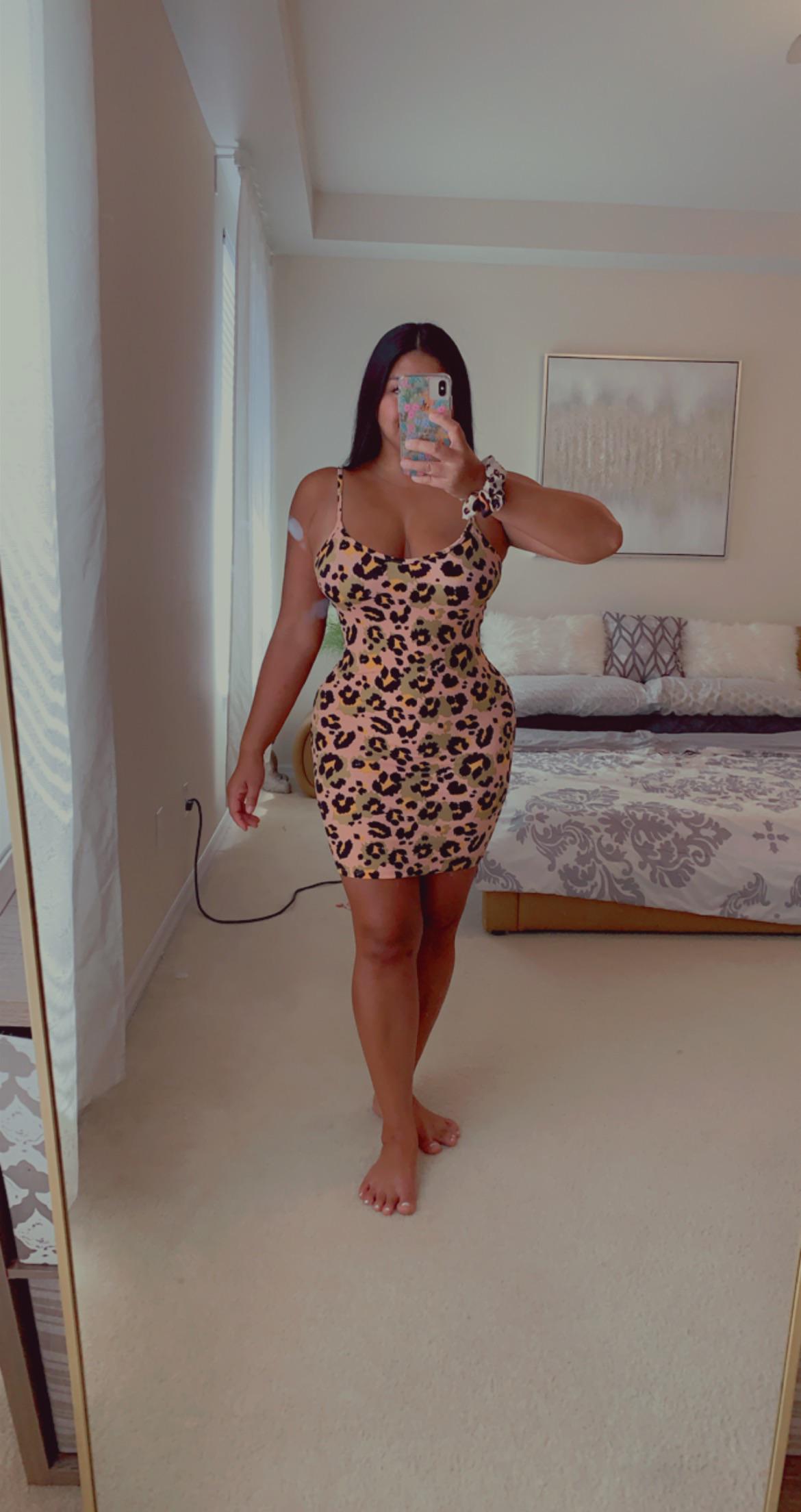 (F34) Hope you like my clothes curves 😄 | Scrolller