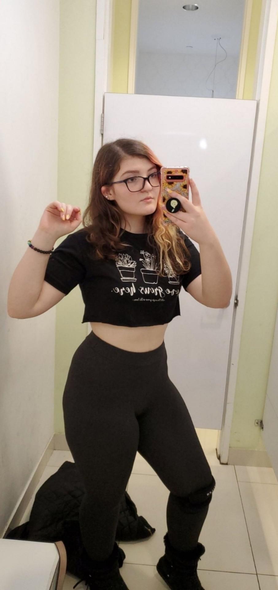 [F4M] 19, Virgin white girl desperate to breed black | Scrolller