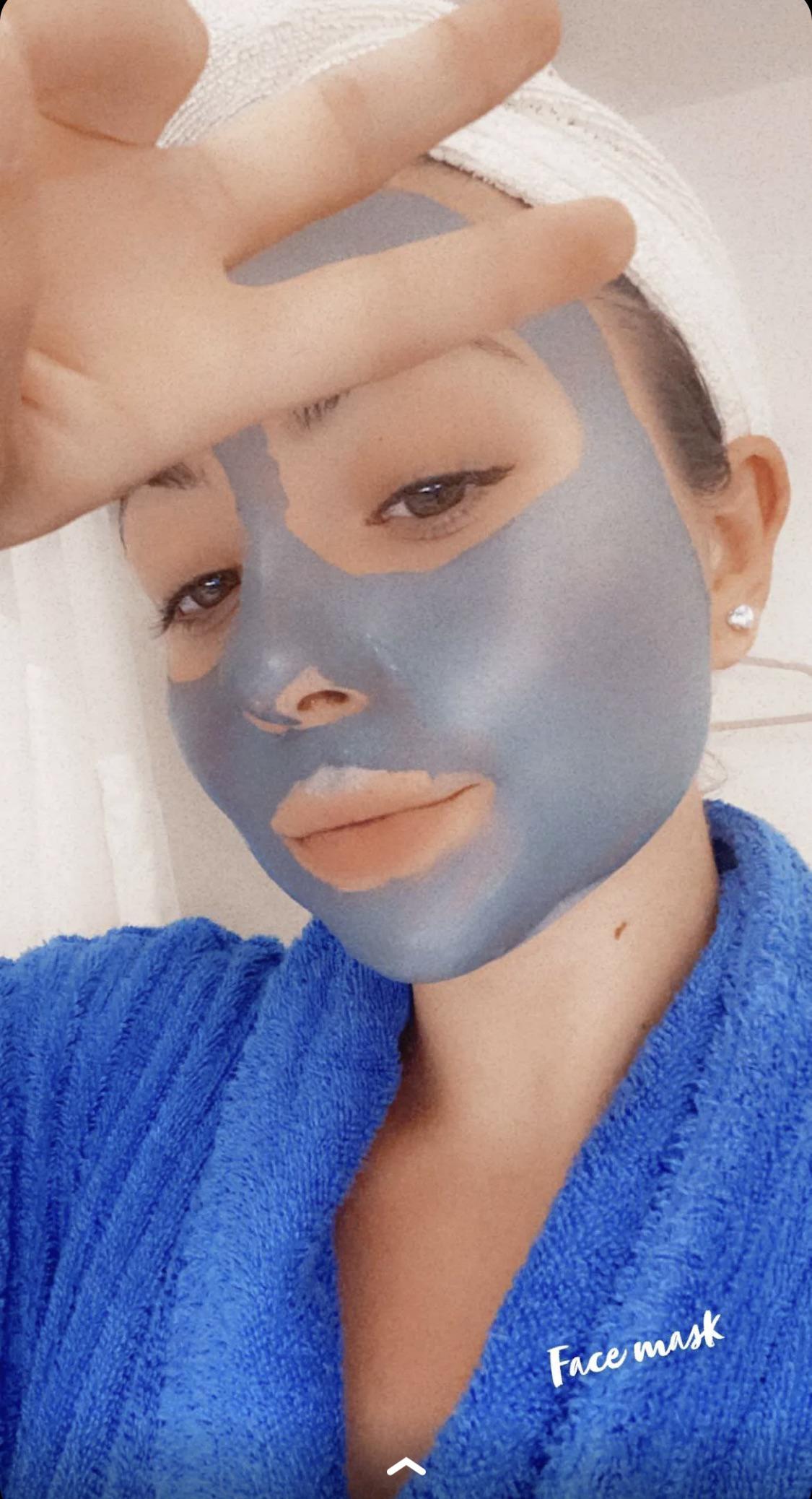 Face mask | Scrolller