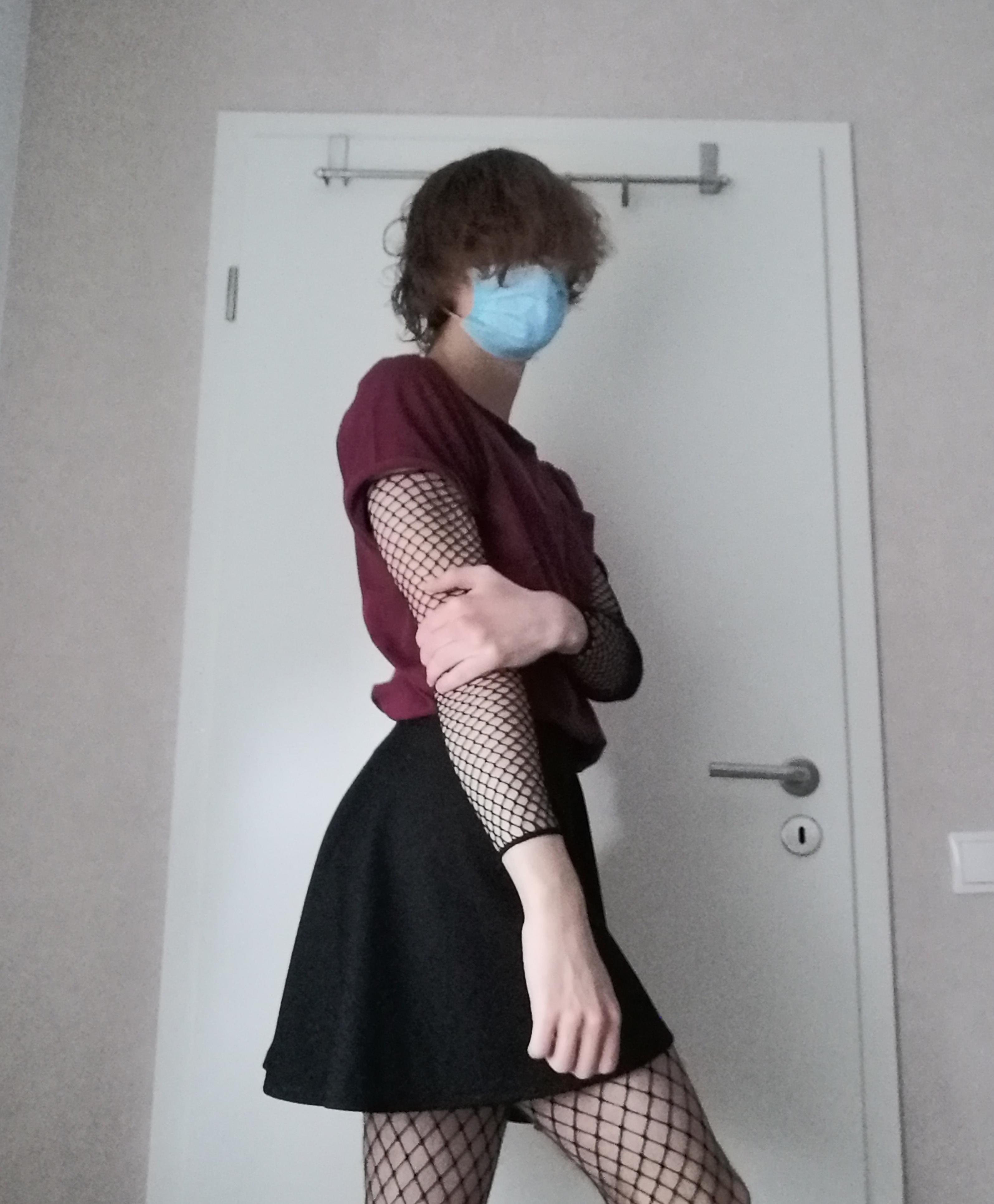 Faceless femboy | Scrolller