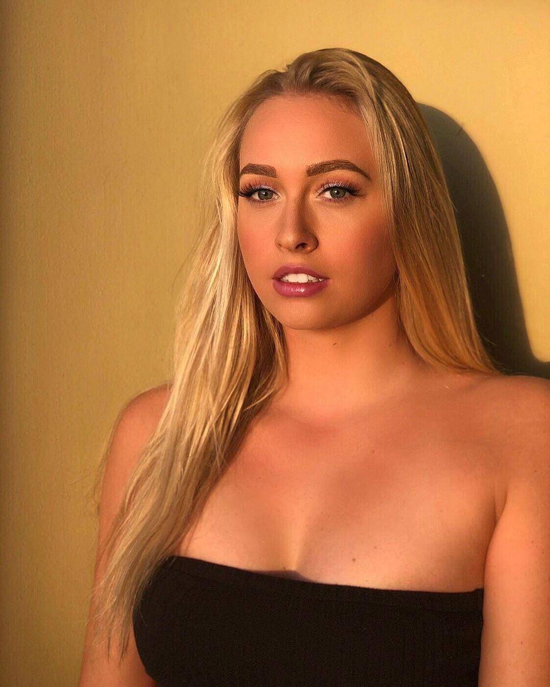 fanny stollar | Scrolller