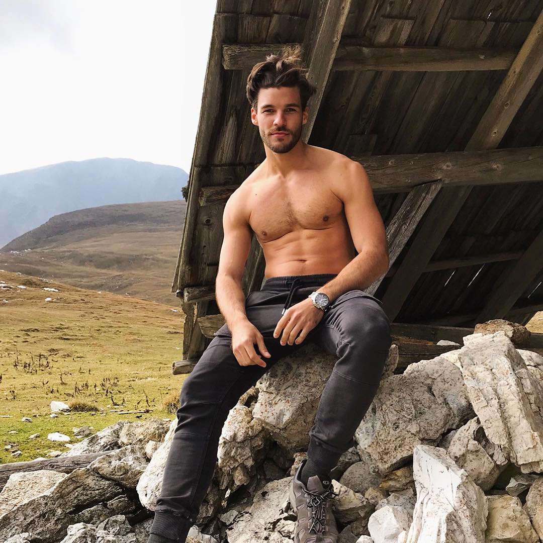 Farm hand | Scrolller