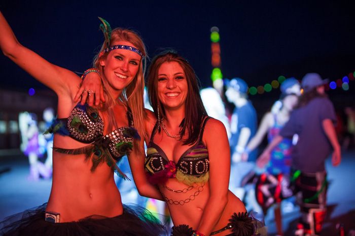 feathery fun | Scrolller