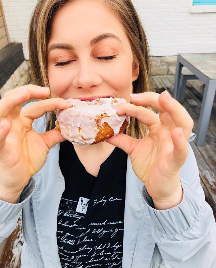 Feeding that face 😋 | Scrolller