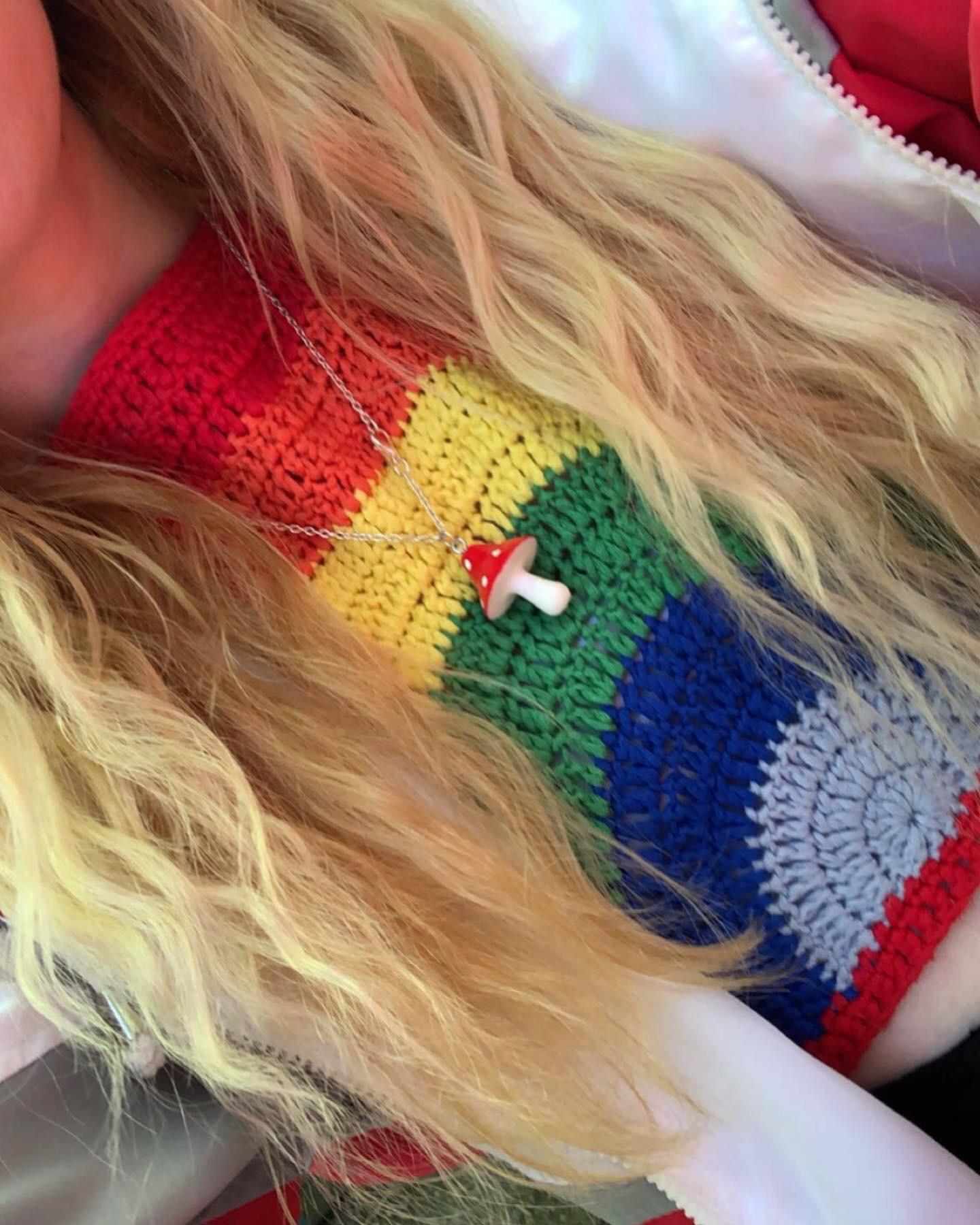 Feelin rainbow. | Scrolller