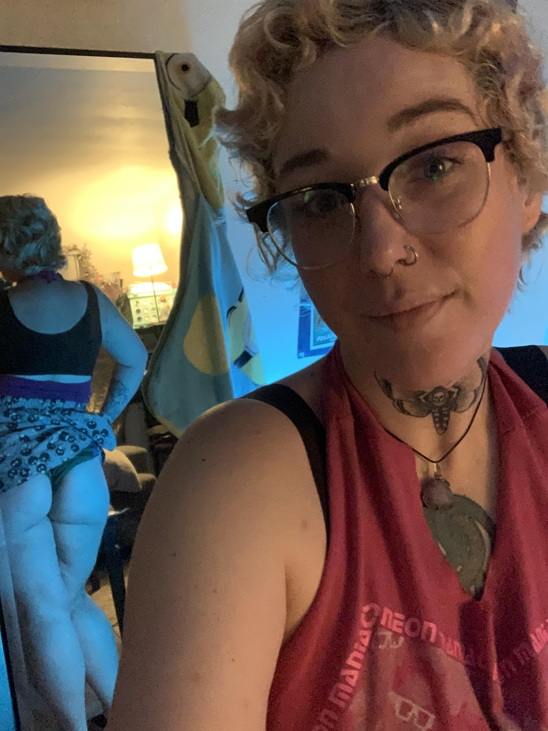 Feeling Cheeky 🍑 (32) | Scrolller