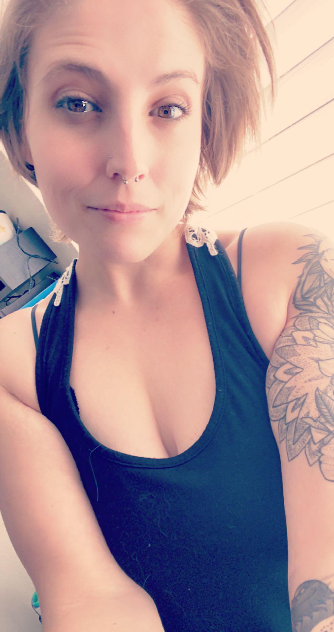 Feeling cute today 💛🖤 27F | Scrolller